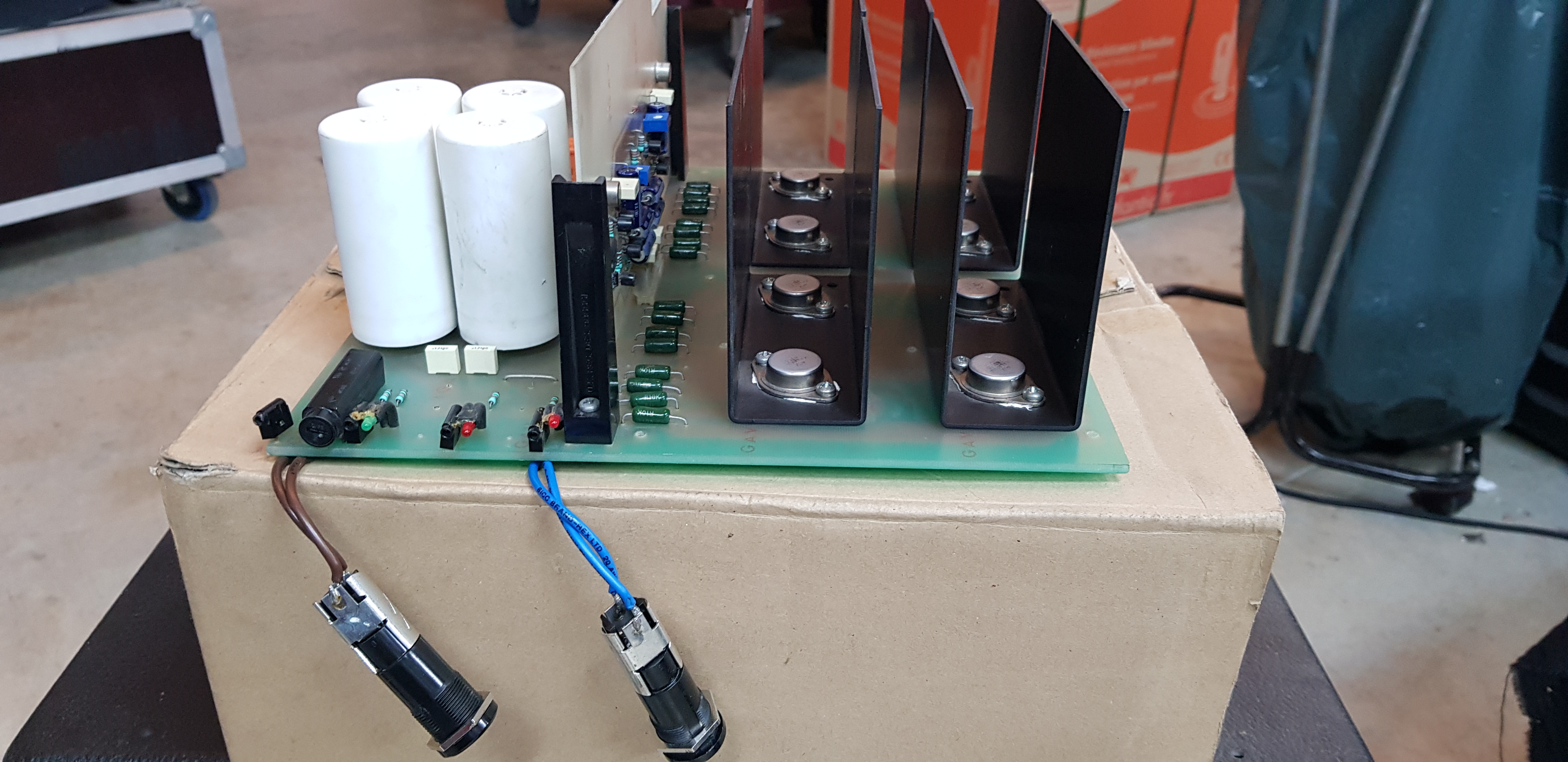 XL 200 - Midas XL 200 - Audiofanzine