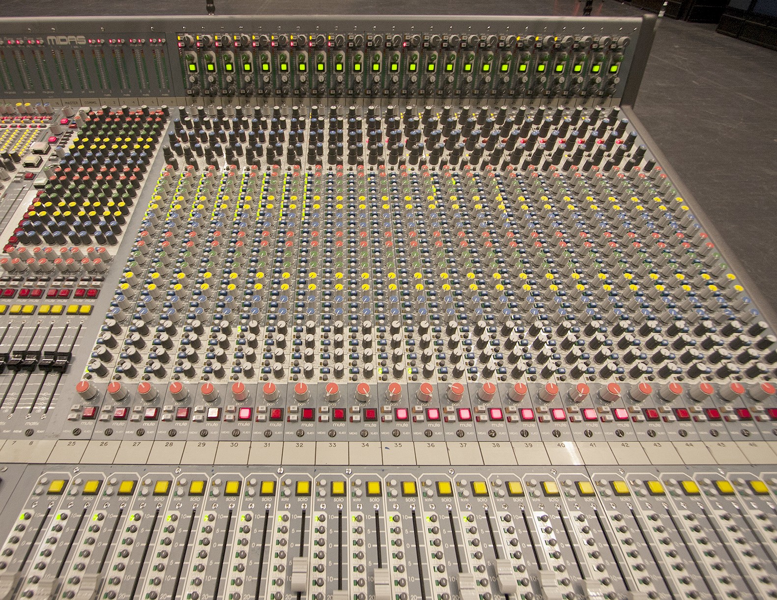 XL4 - Midas XL4 - Audiofanzine