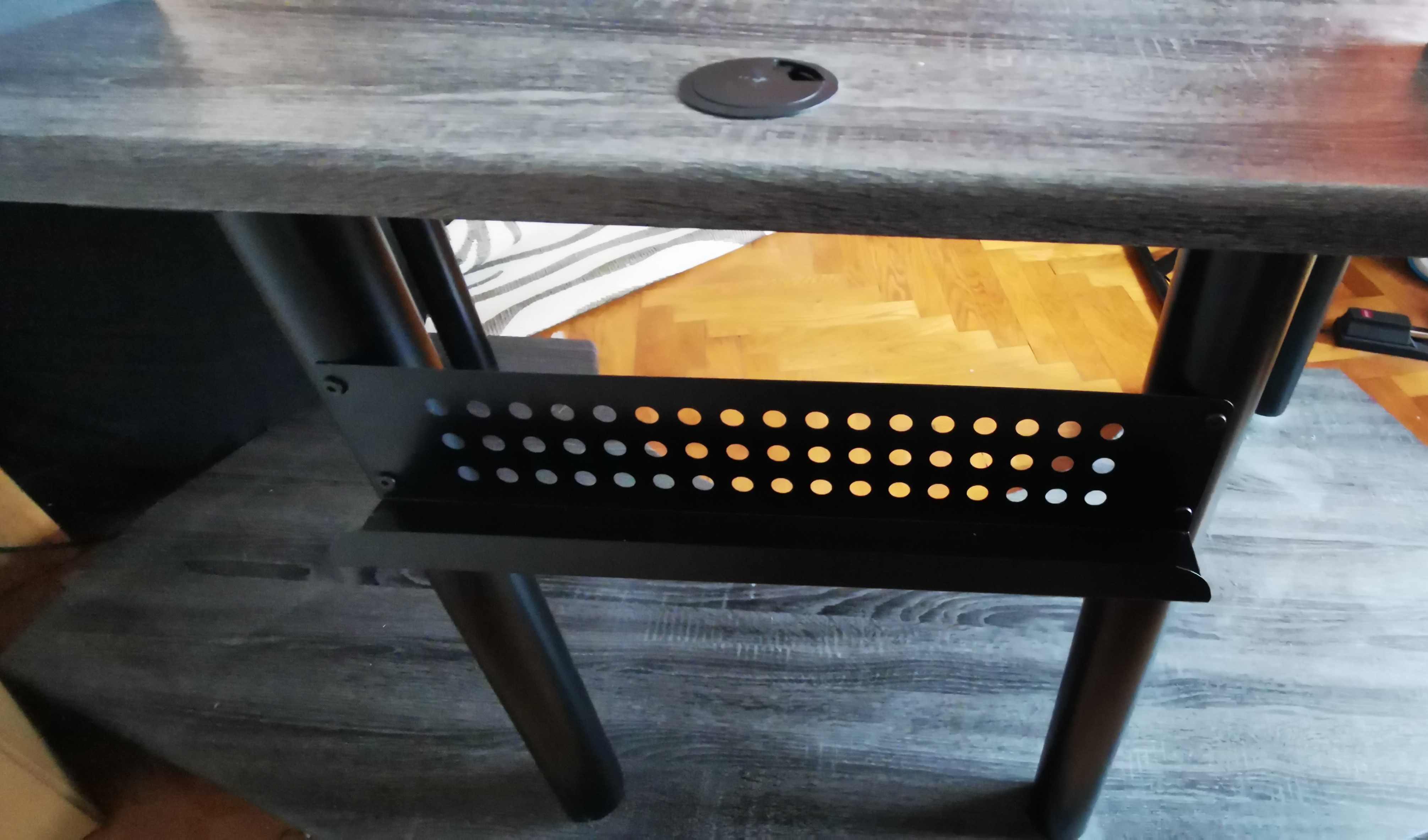 SD-180 StudioDesk - Millenium SD-180 StudioDesk - Audiofanzine
