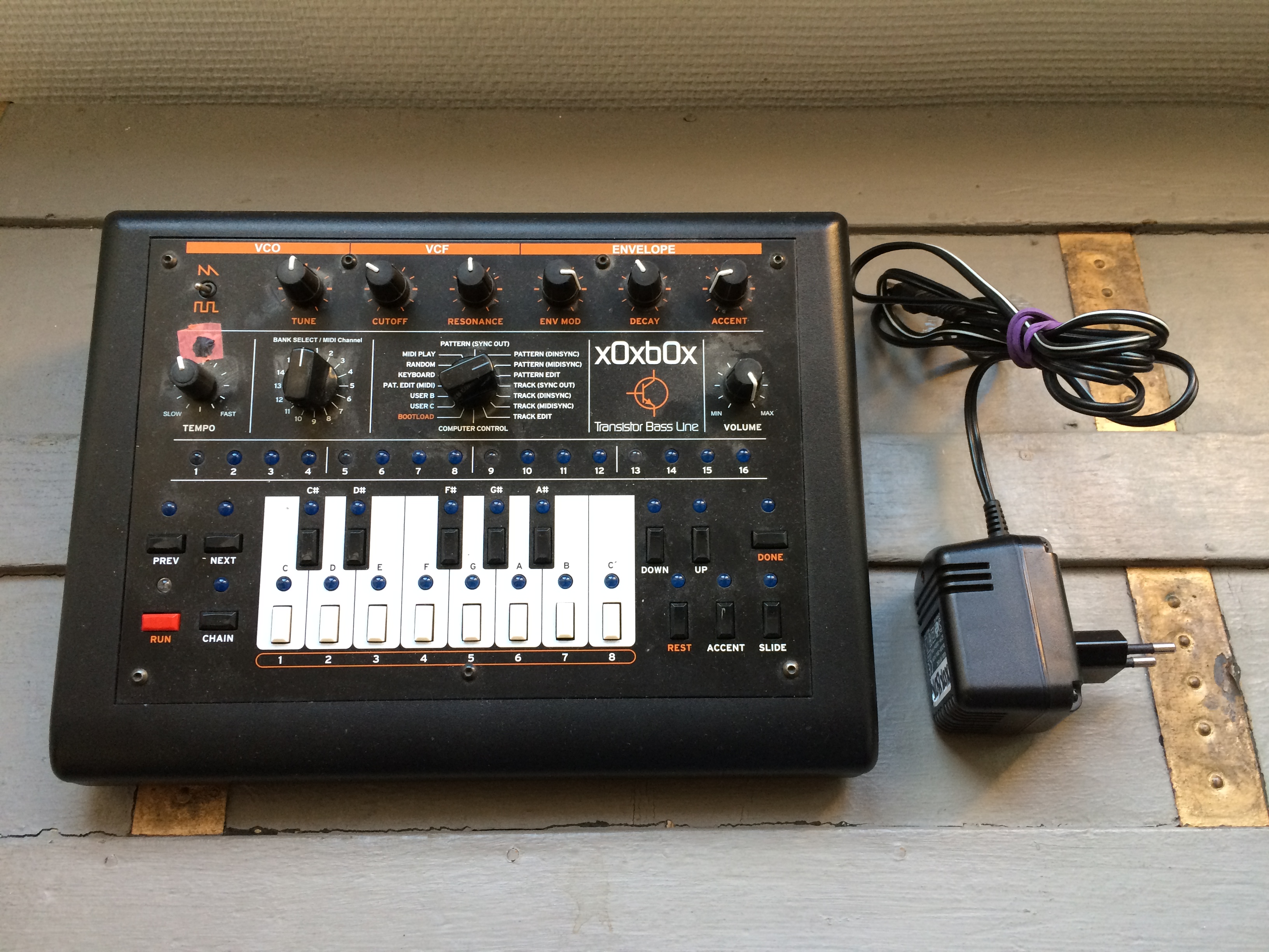 TB BASSLINE XOXBOX - Mode Machines tb bassline xoxbox - Audiofanzine