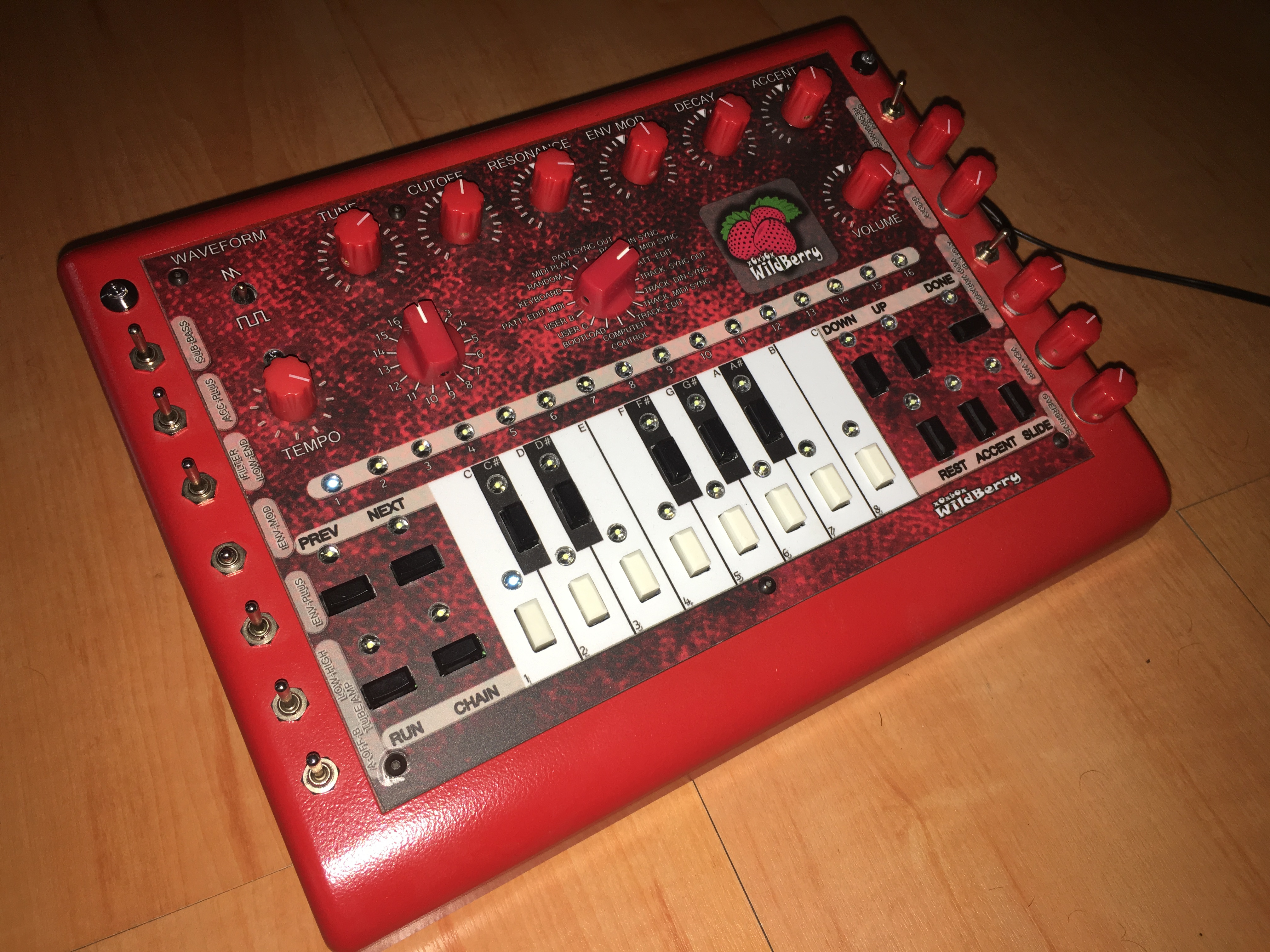 TB BASSLINE XOXBOX - Mode Machines tb bassline xoxbox - Audiofanzine