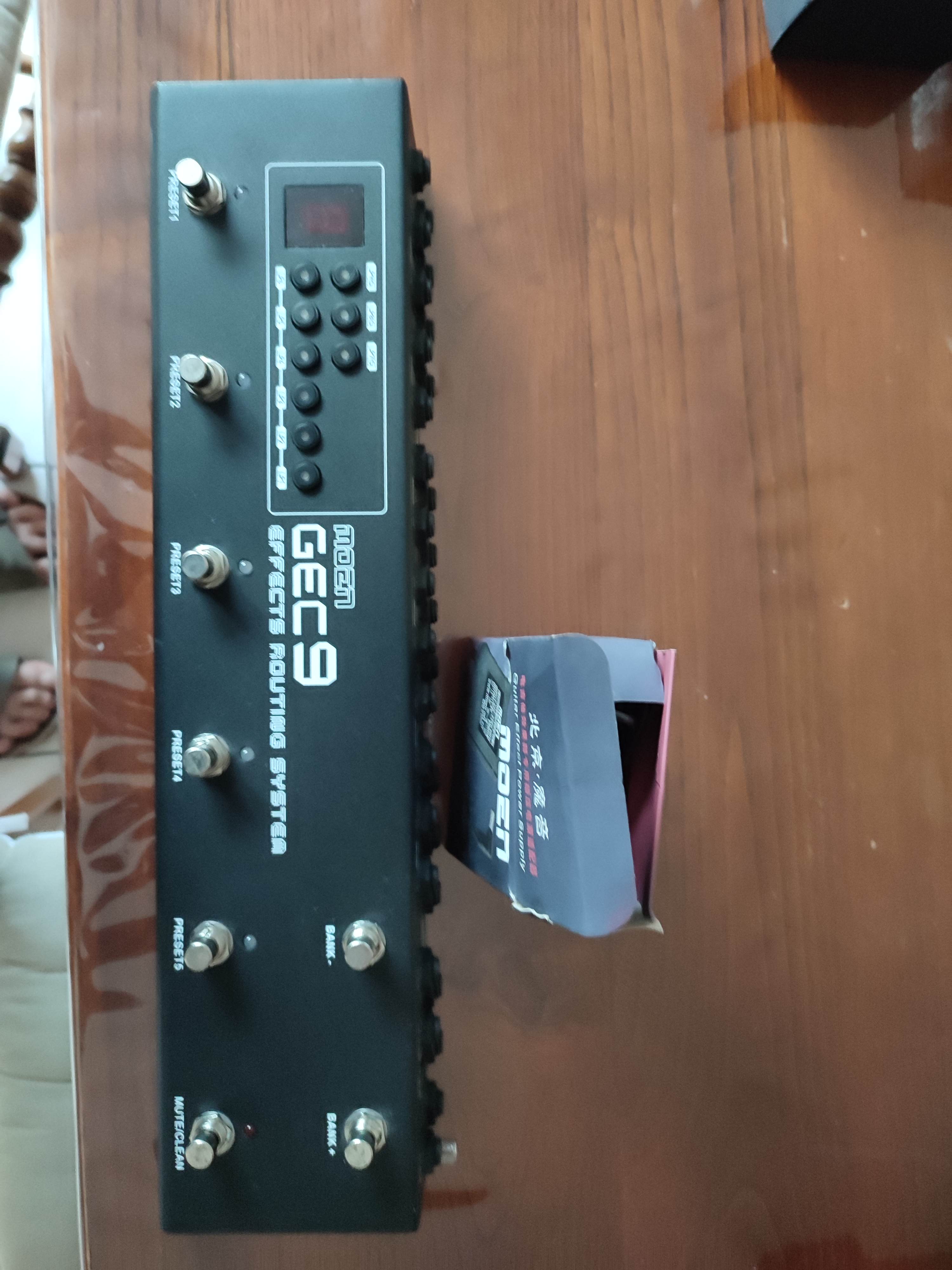 GEC9 Guitar Effect Controller Moen - Audiofanzine
