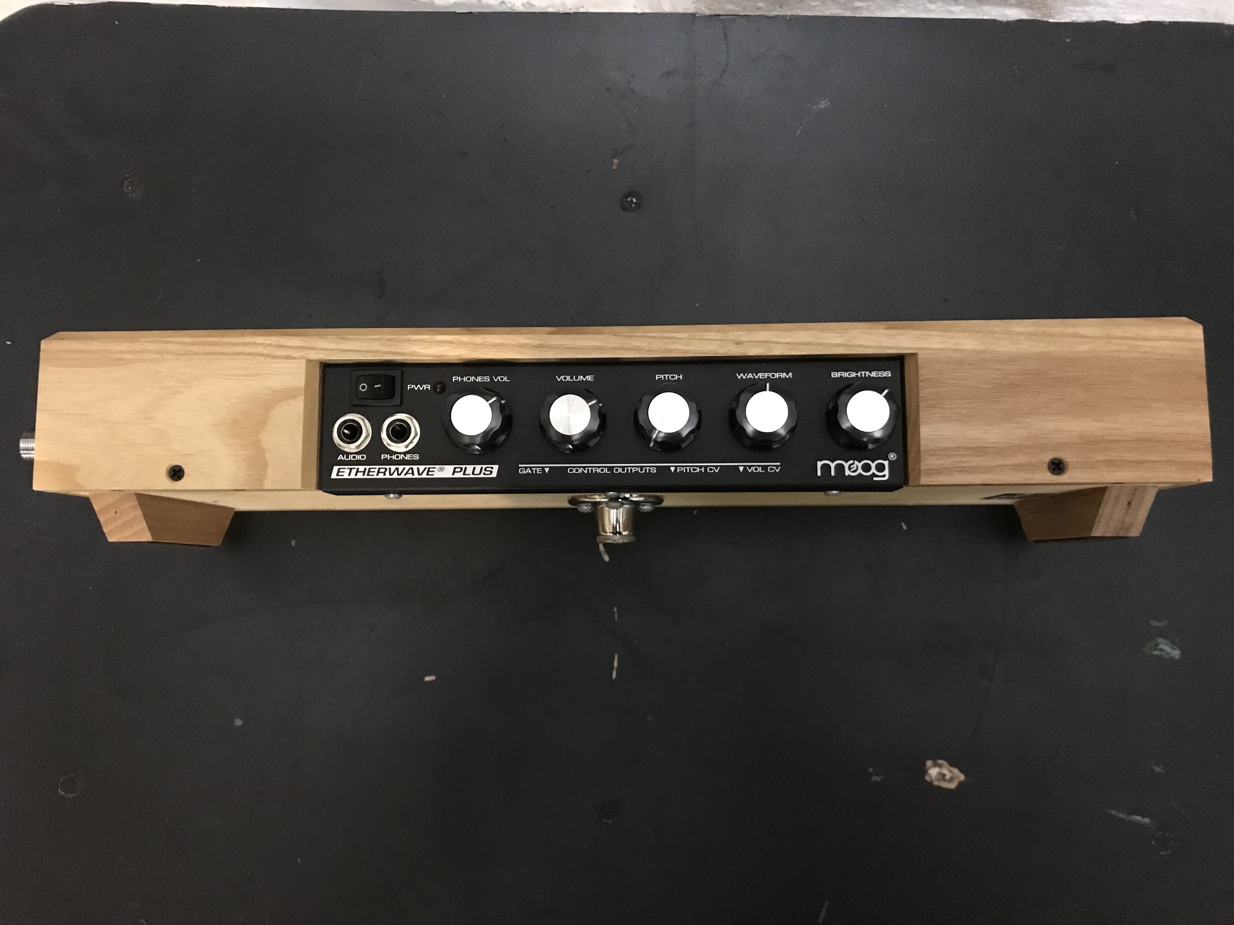 Etherwave Theremin Plus - Moog Music Etherwave Theremin Plus - Audiofanzine