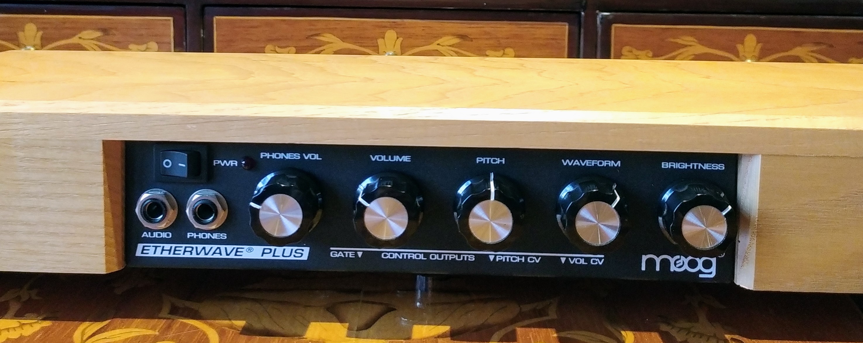 Etherwave Theremin Standard [ - 2022] Moog Music - Audiofanzine