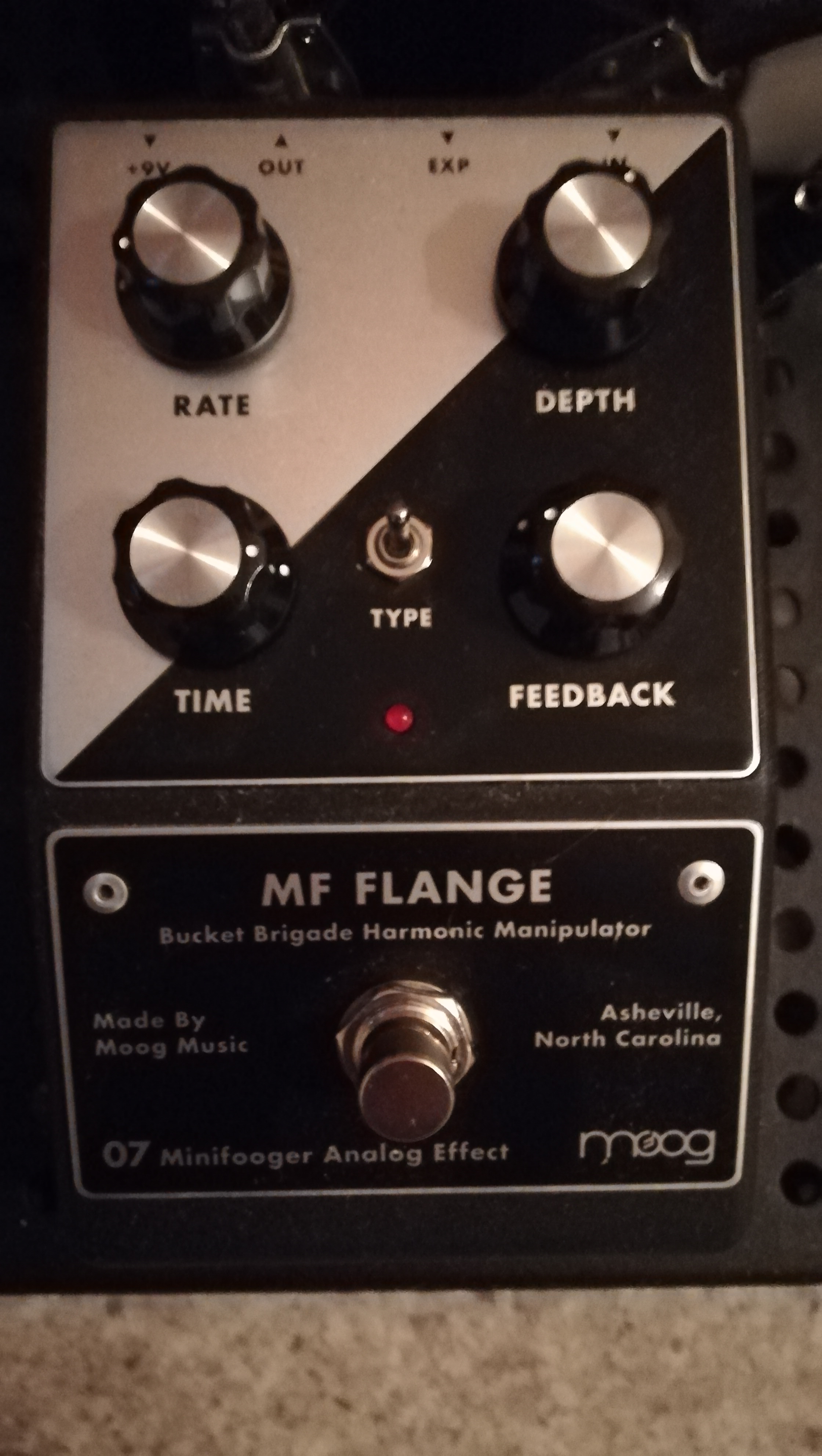 MF FLANGE - Moog Music MF Flange - Audiofanzine