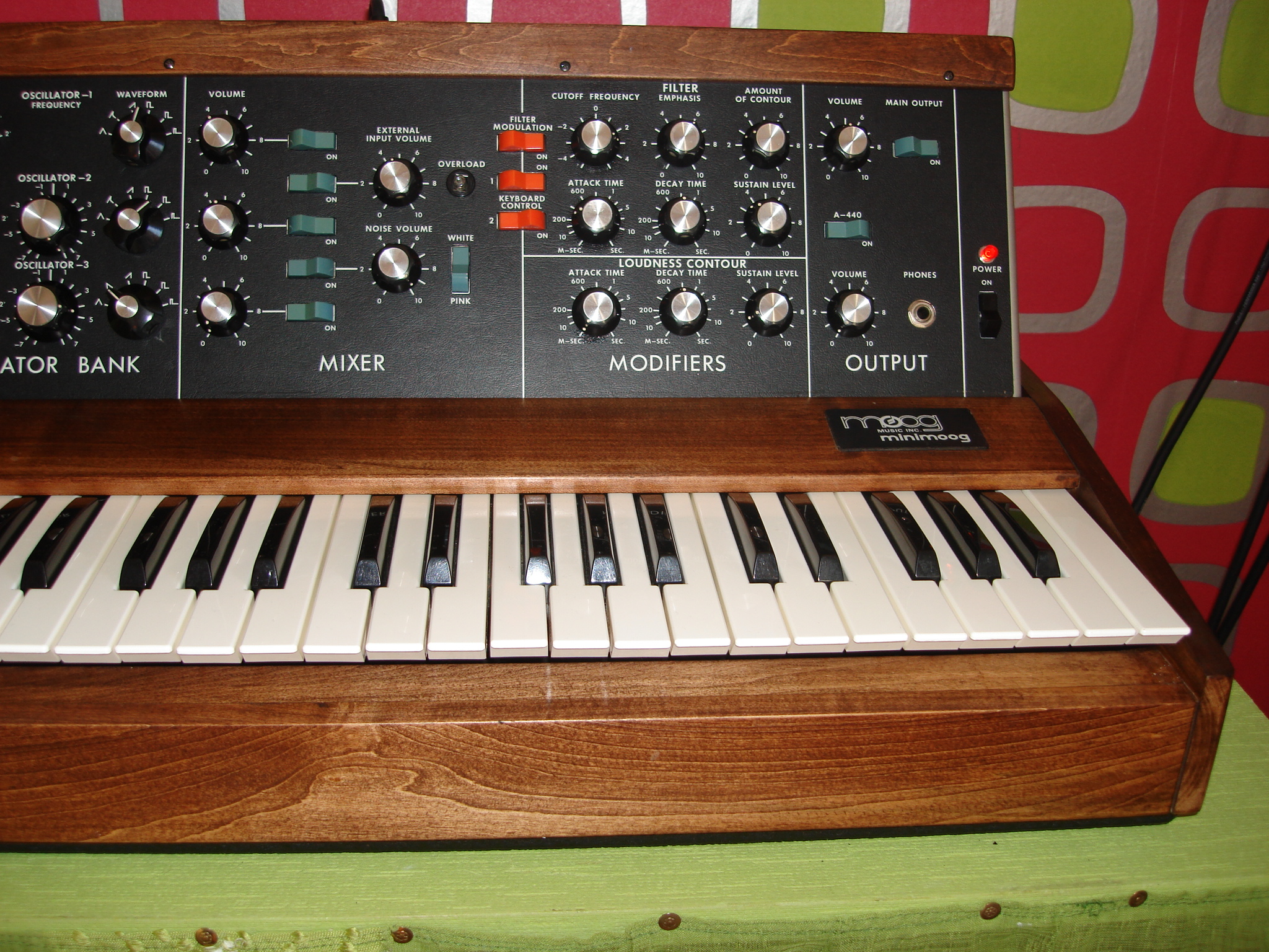 MINIMOOG DE 1976, ENTIEREMENT RESTAURE PAR RLMUSIC, COMME NEUF ...
