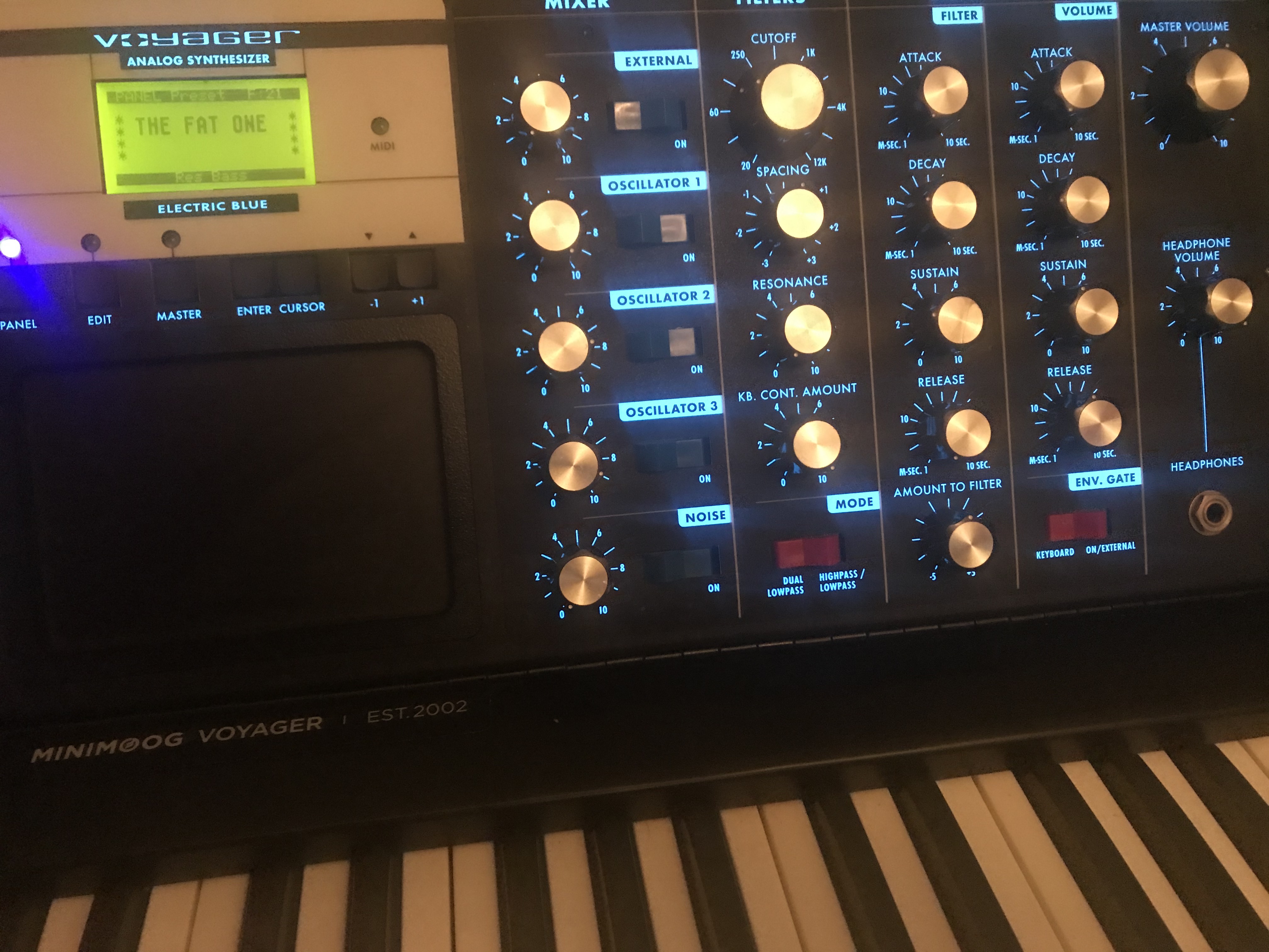 Minimoog Voyager Electric Blue Moog Music - Audiofanzine