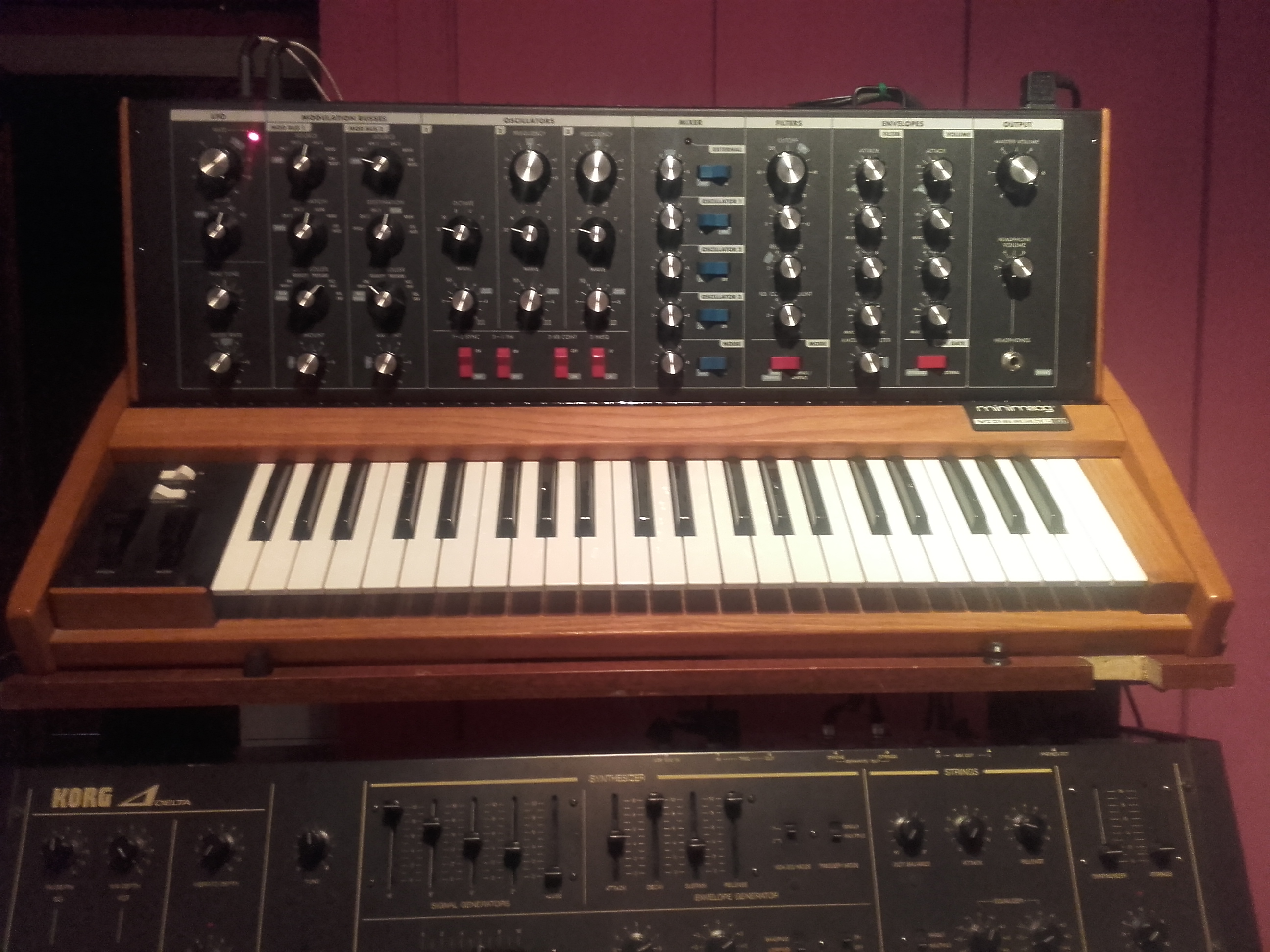 Photo Moog Music Minimoog Voyager Old School : Moog Music Minimoog ...