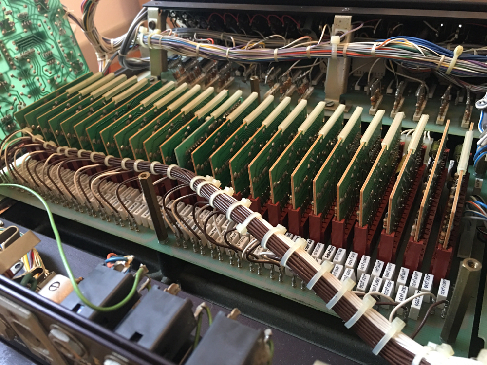 Polymoog Synthesizer (203A) Moog Music - Audiofanzine