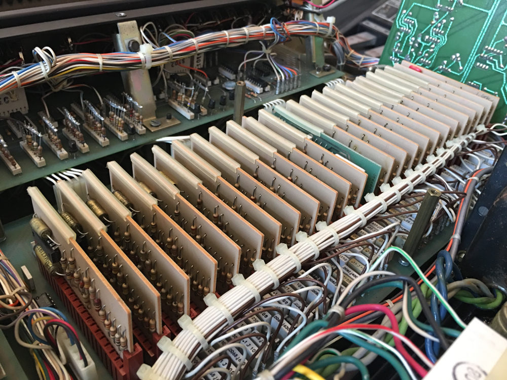 Polymoog Synthesizer (203A) Moog Music - Audiofanzine