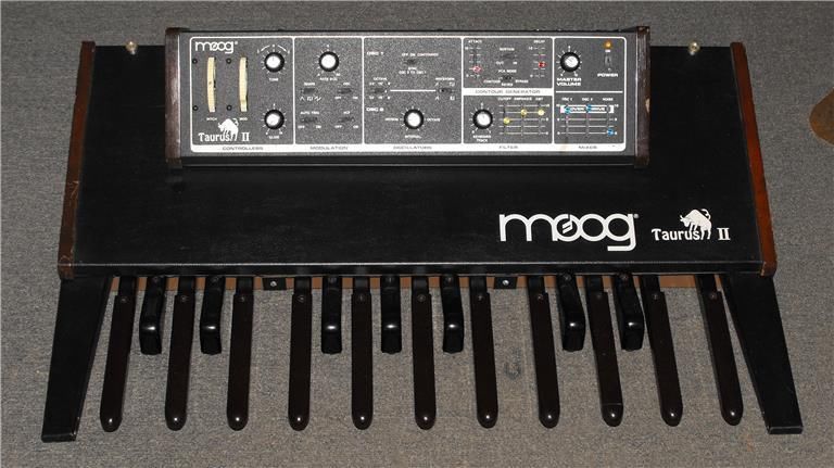 TAURUS 2 BASS PEDAL - Moog Music Taurus 2 bass pedal - Audiofanzine