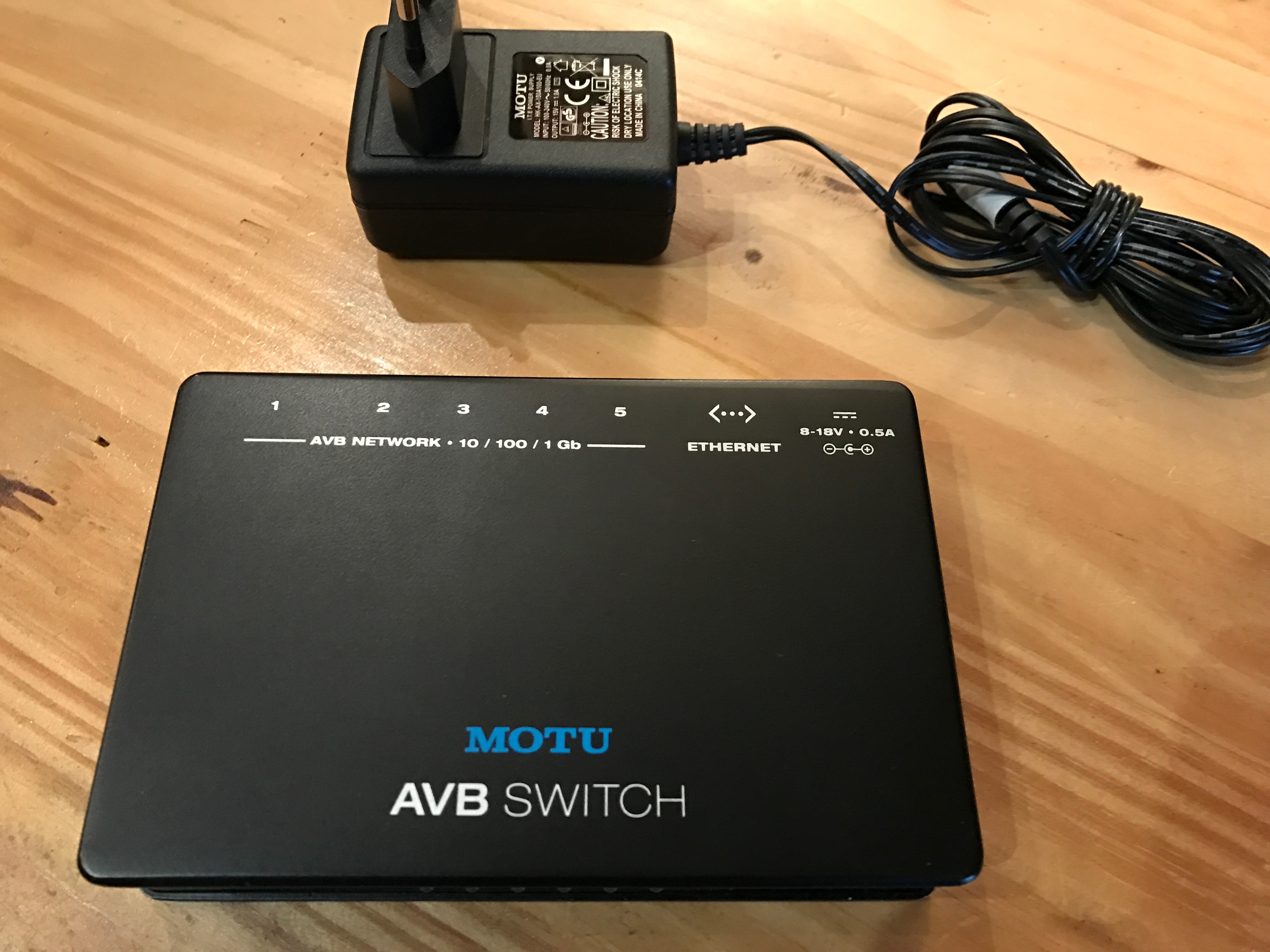 AVB SWITCH - MOTU AVB Switch - Audiofanzine