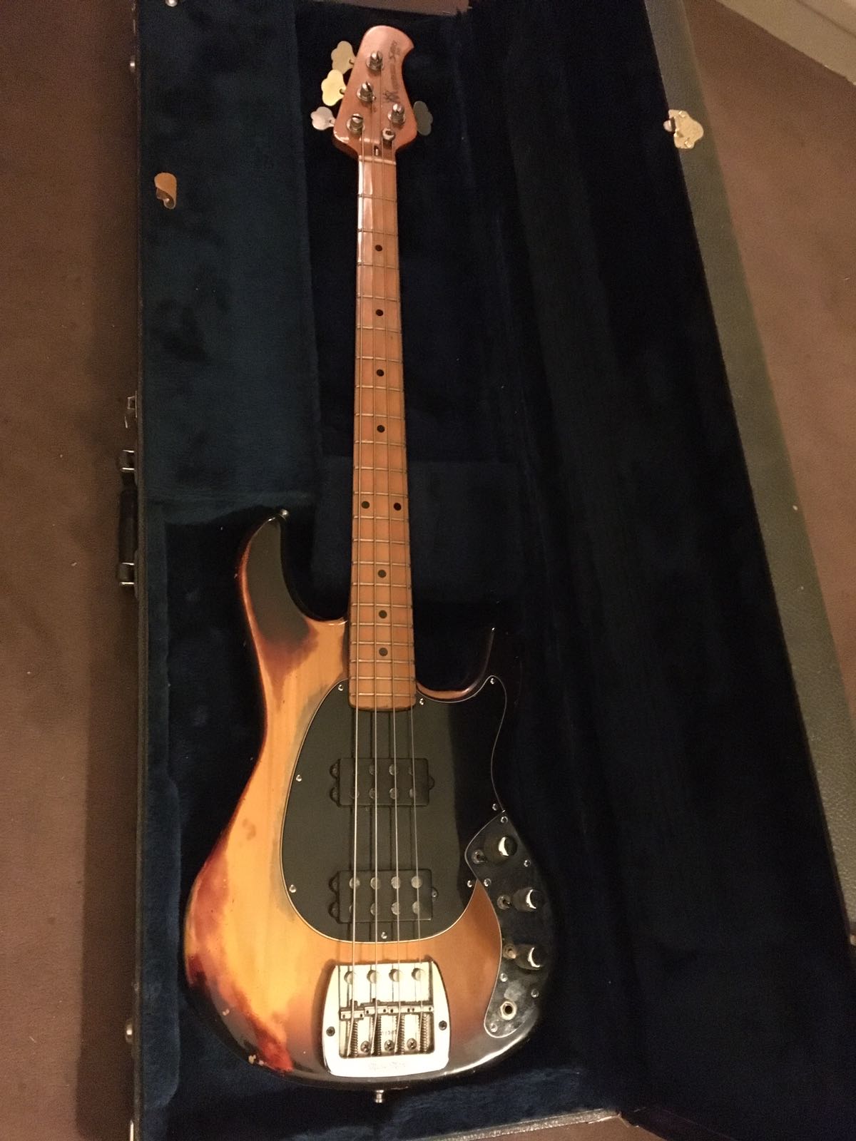 SABRE I BASS - Music Man Sabre I Bass - Audiofanzine