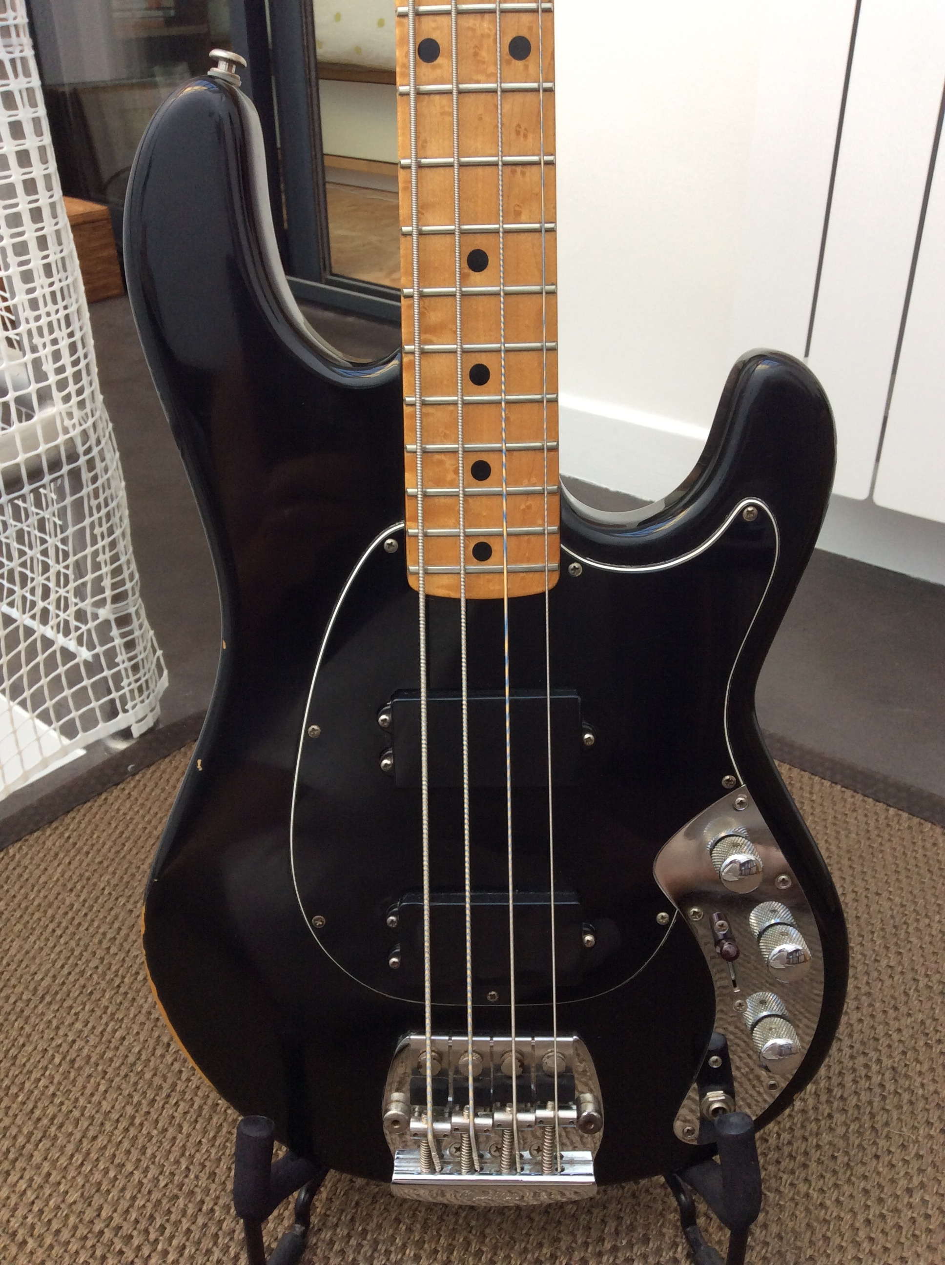 Sabre II Bass - Music Man Sabre II Bass - Audiofanzine