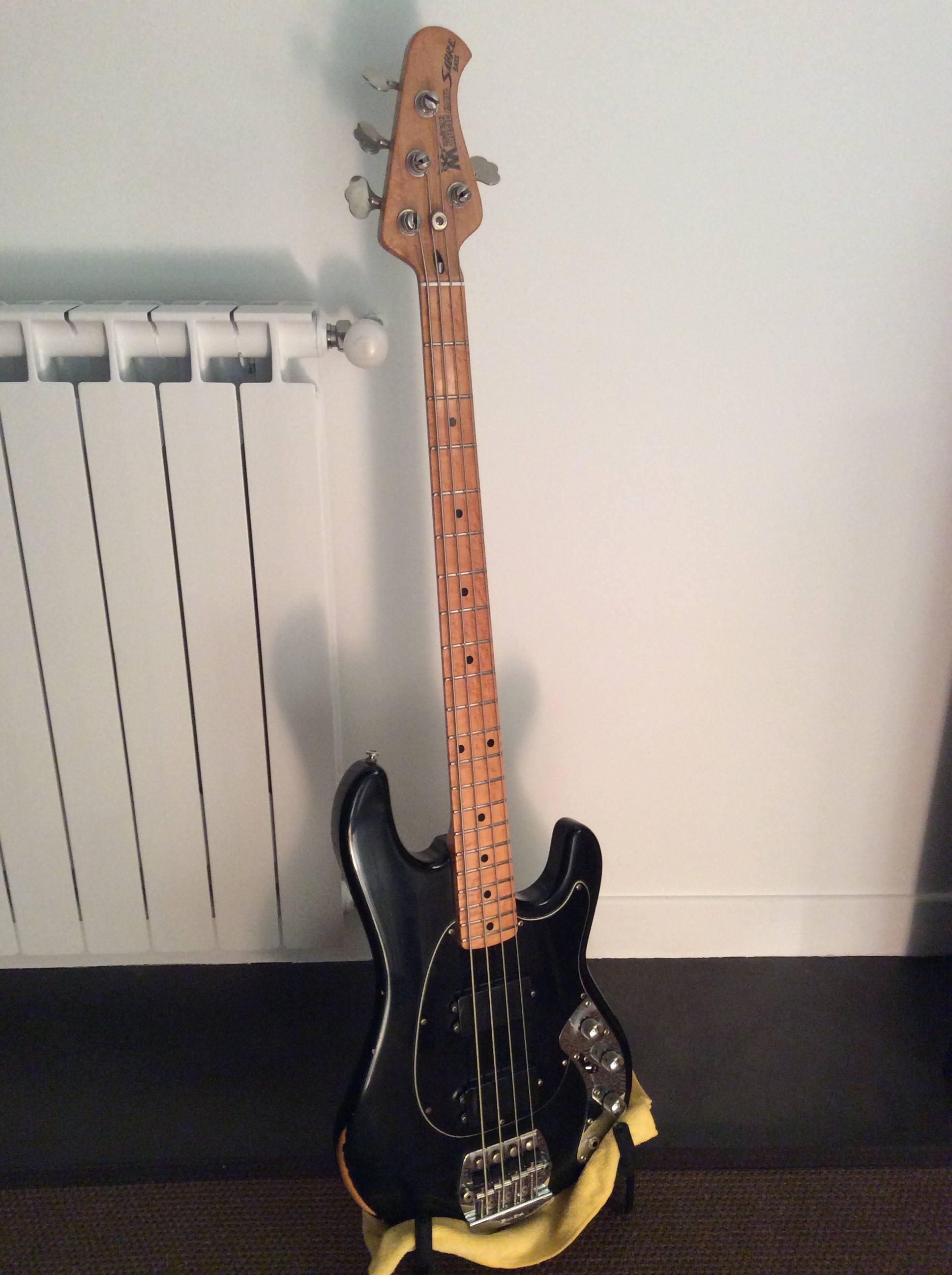Sabre II Bass - Music Man Sabre II Bass - Audiofanzine