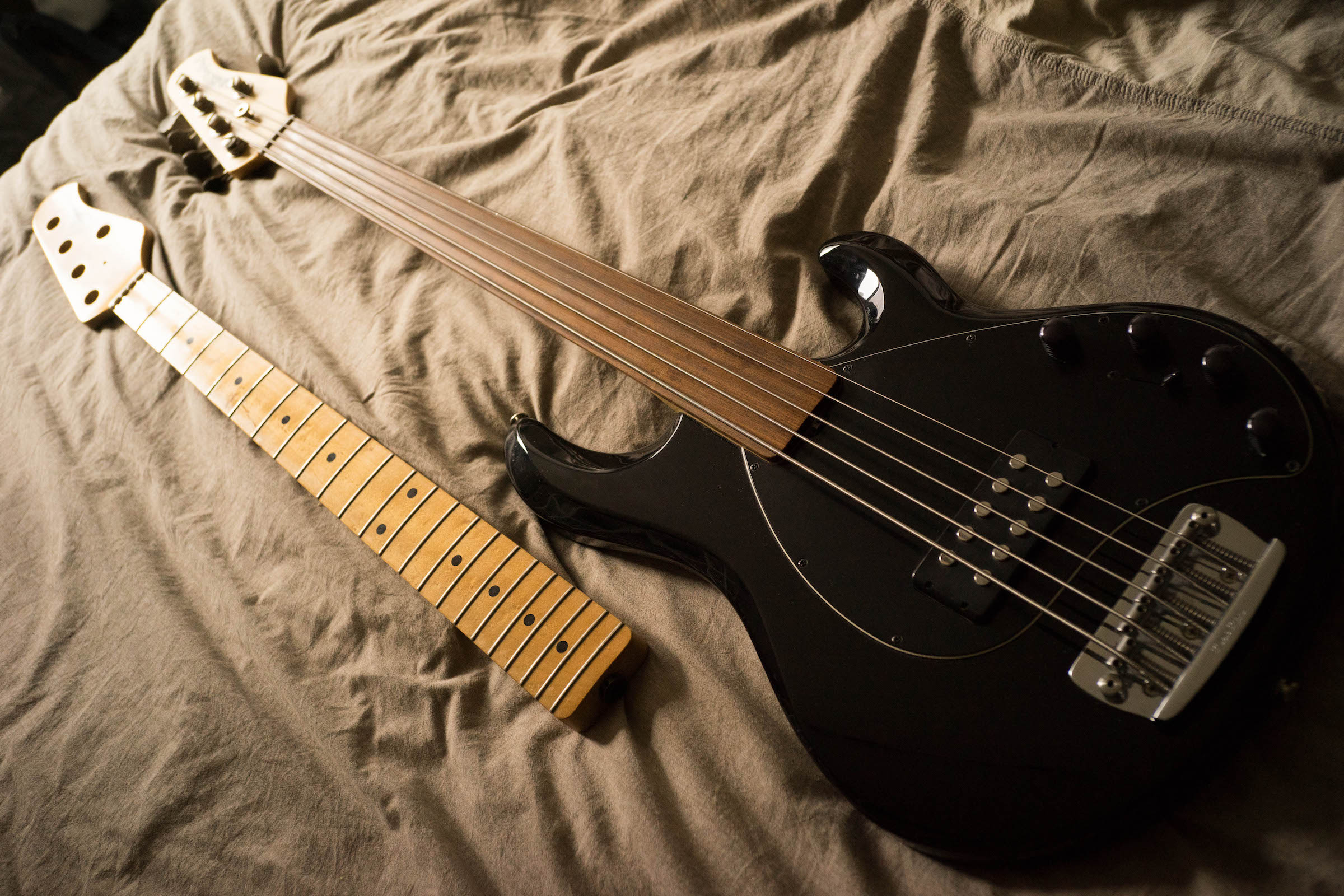 STINGRAY 5 FRETLESS - Music Man StingRay 5 Fretless - Audiofanzine