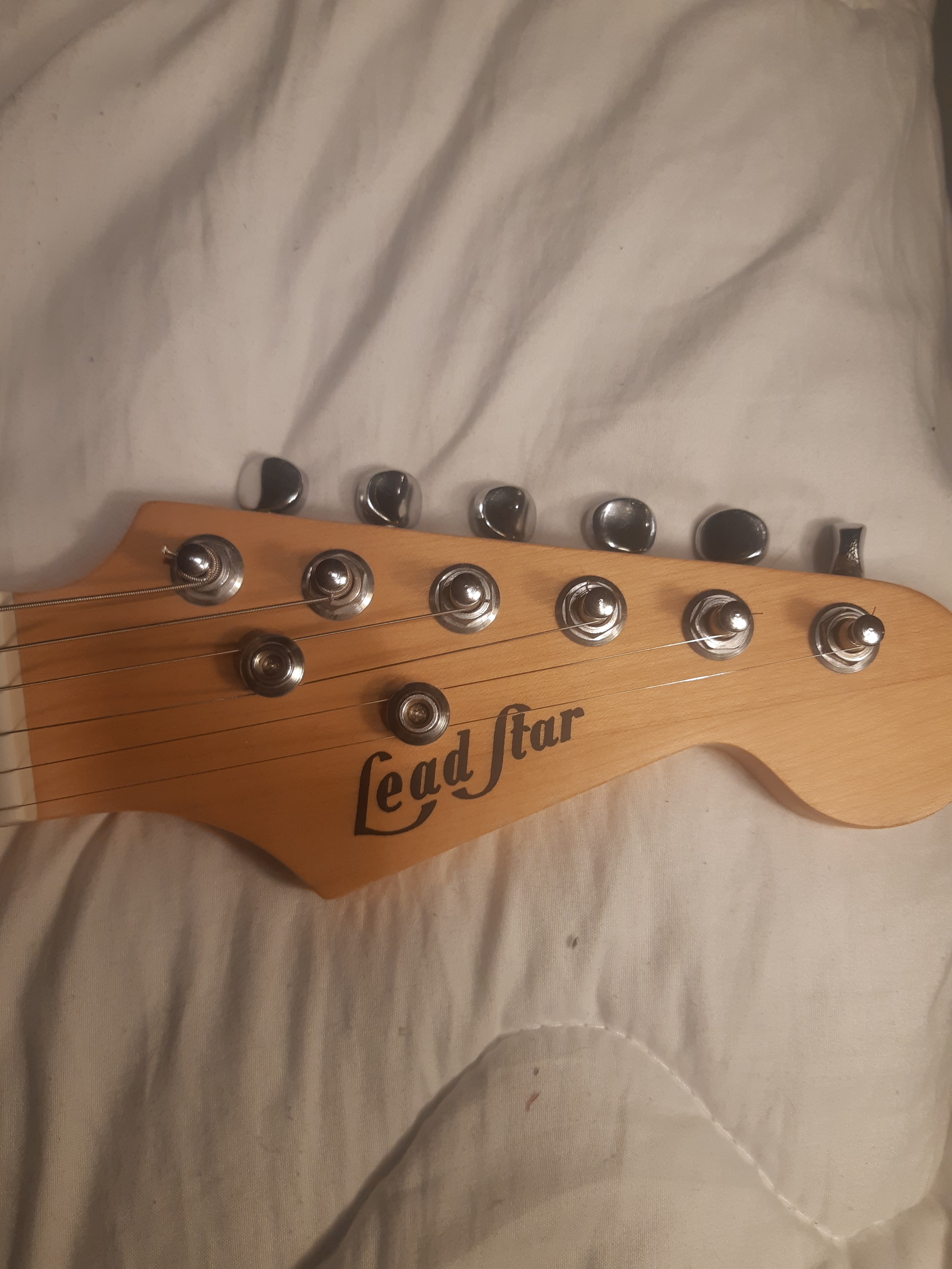 STRATOCASTER - Musima STRATOCASTER - Audiofanzine