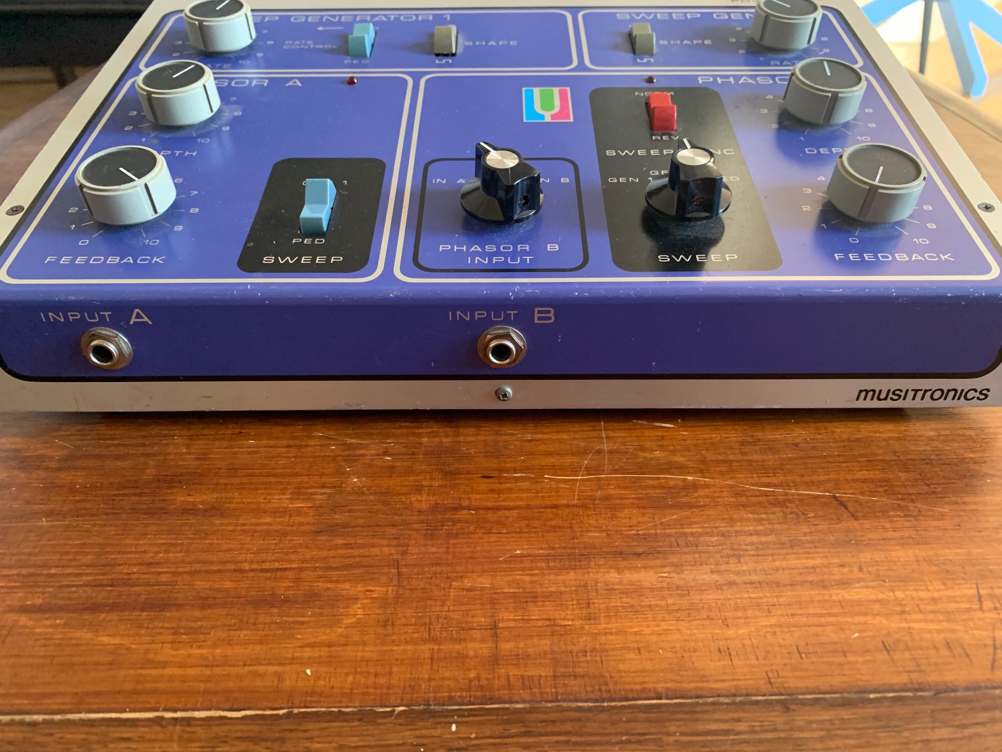 Mu-Tron Bi-Phase - Musitronics Corp. Mu-Tron Bi-Phase - Audiofanzine