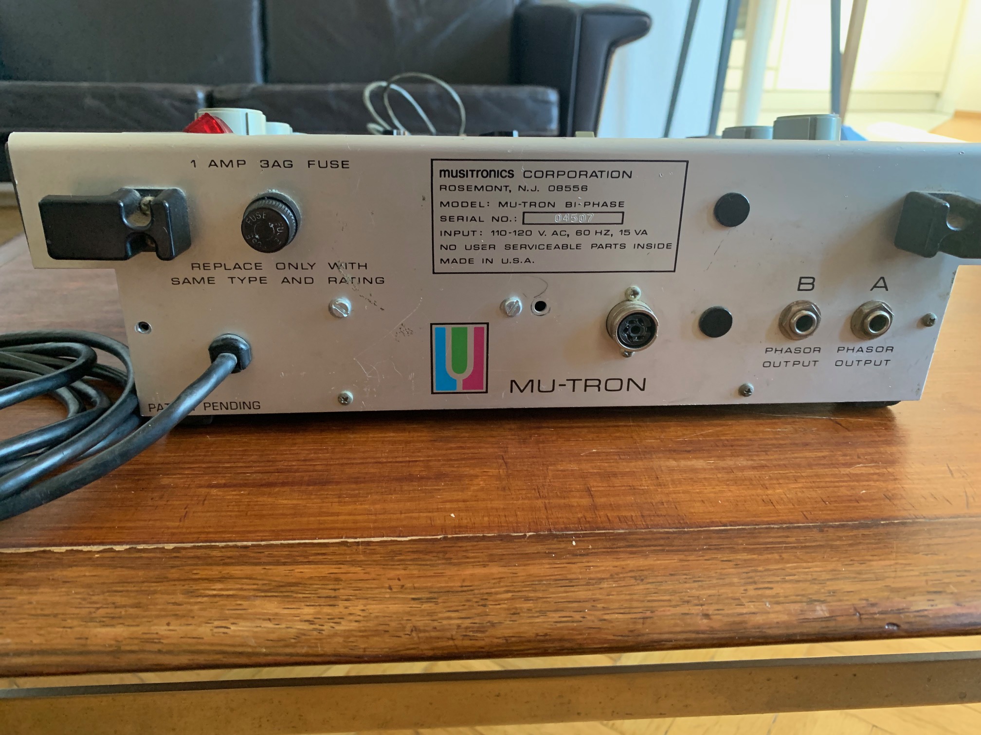 Mu-Tron Bi-Phase - Musitronics Corp. Mu-Tron Bi-Phase - Audiofanzine