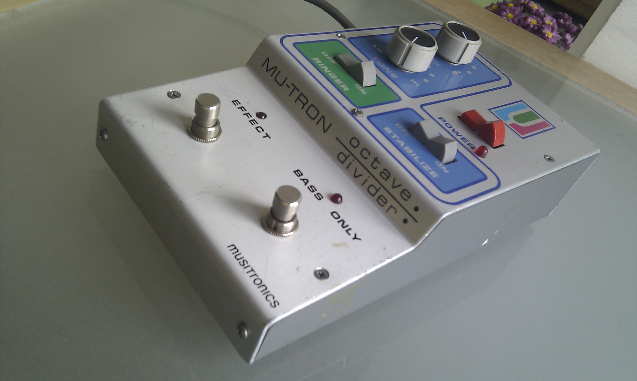 Mu-Tron Octave Divider Musitronics Corp. - Audiofanzine