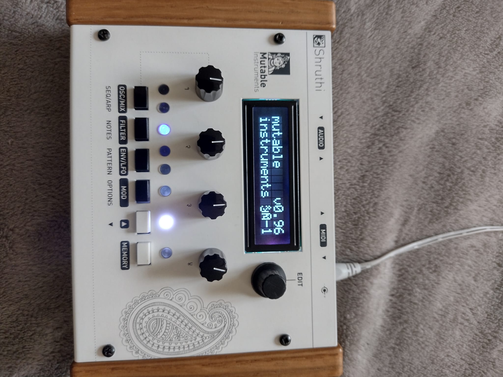 Shruthi-1 4-Pole Mission Edition Mutable Instruments - Audiofanzine