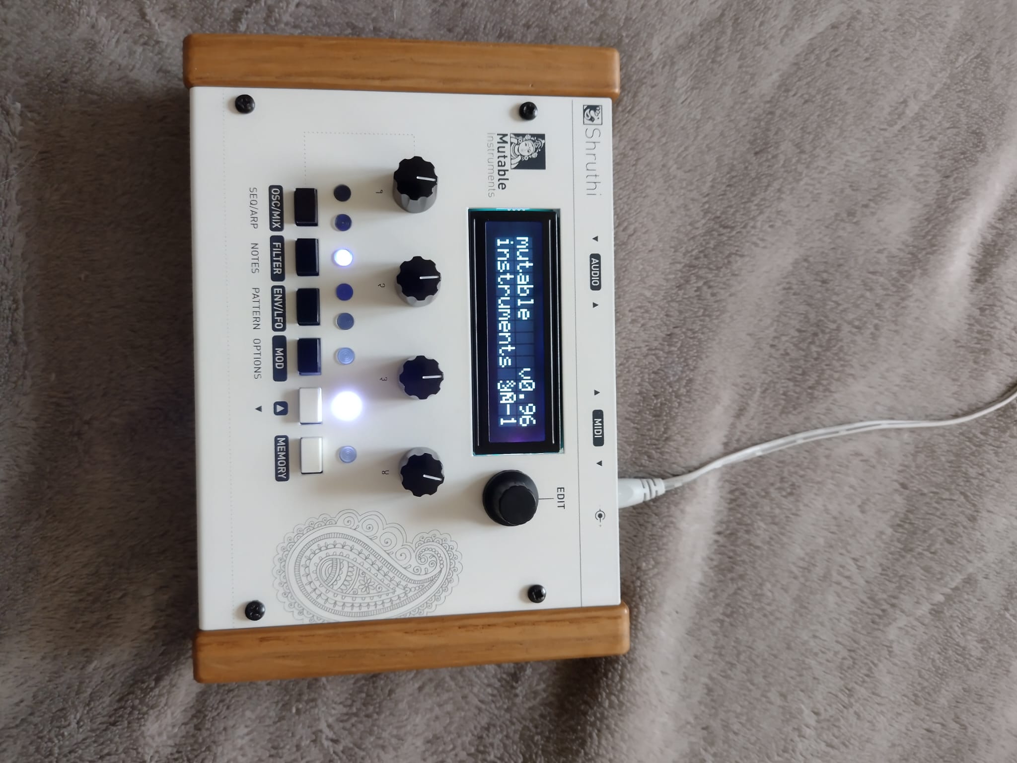Shruthi-1 4-Pole Mission Edition Mutable Instruments - Audiofanzine