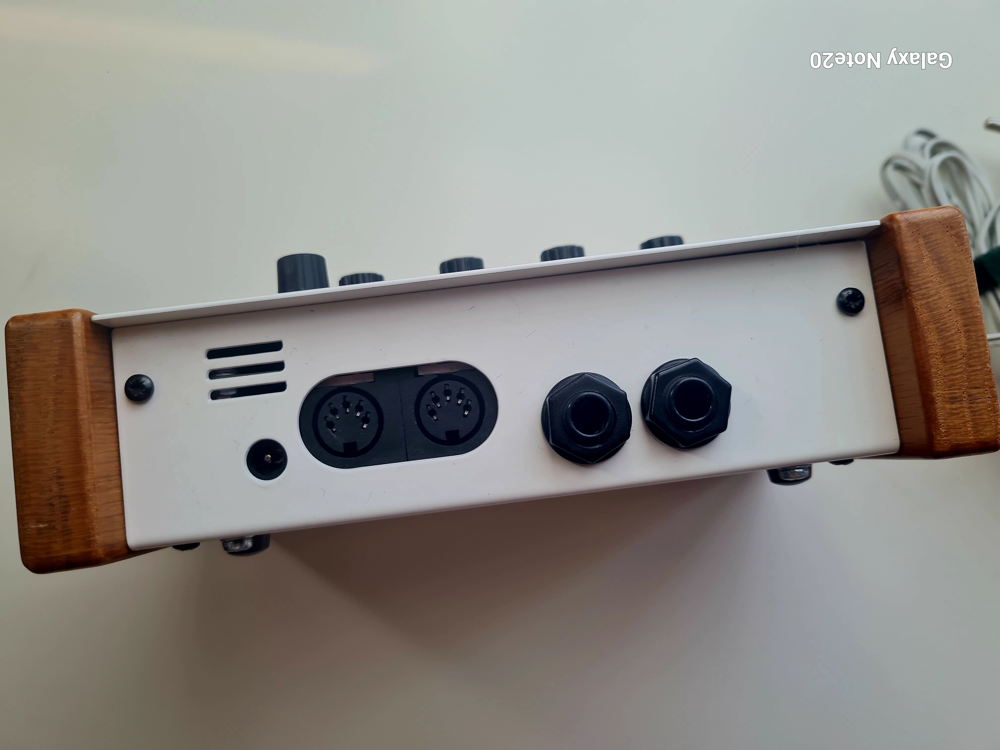 Shruthi-1 4-Pole Mission Edition Mutable Instruments - Audiofanzine