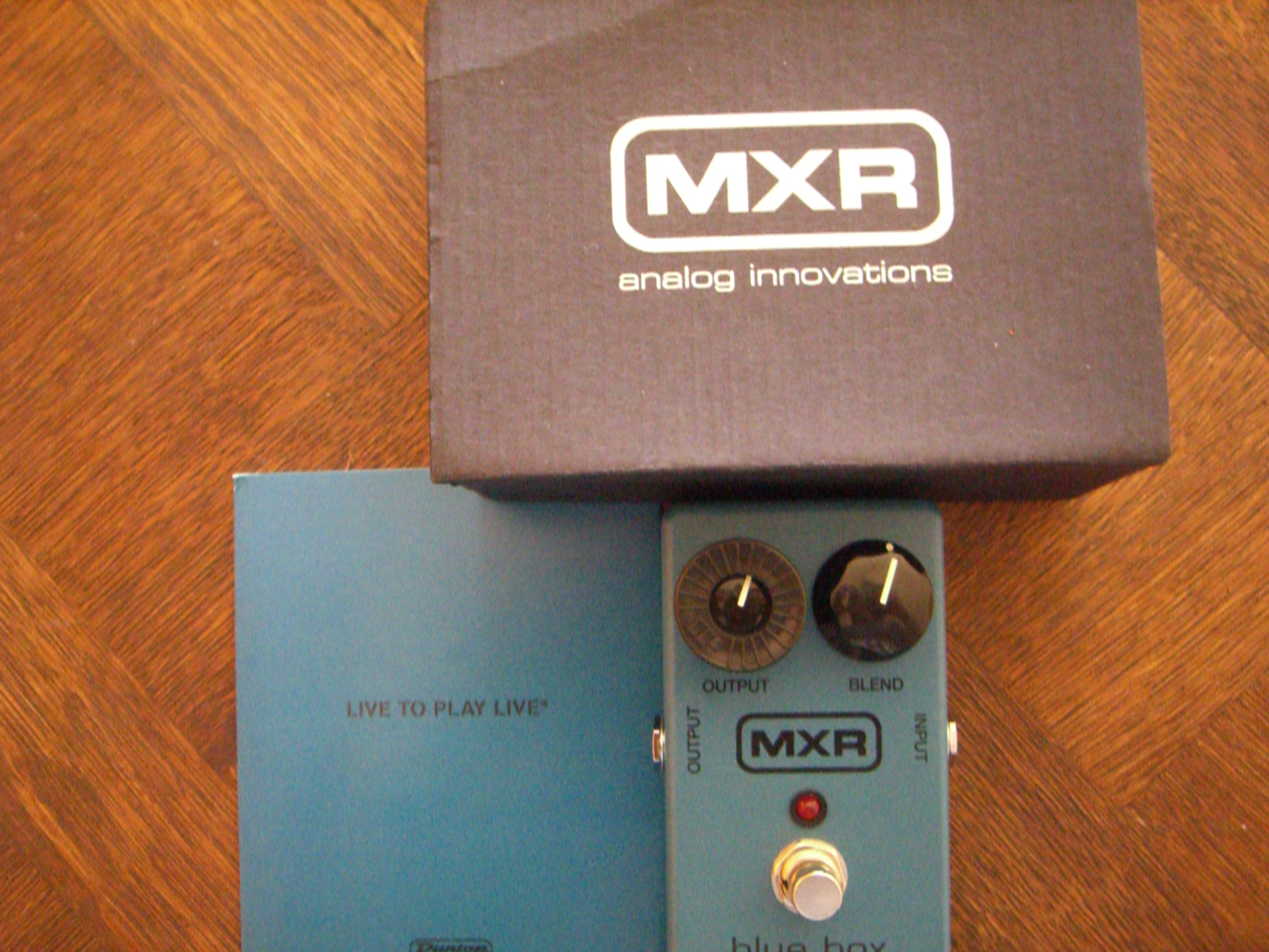 Photo MXR M103 Blue Box Octave Fuzz : MXR MXR M103 Blue Box Octave Fuzz ...