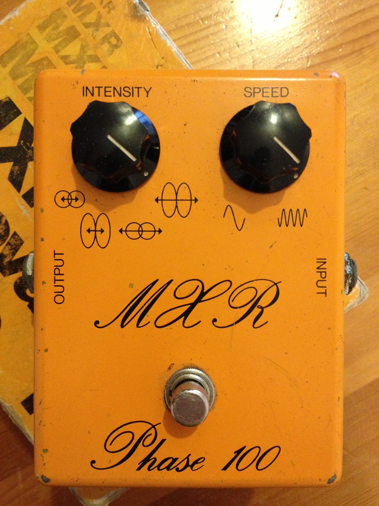 M107 Phase 100 Script Logo Vintage MXR - Audiofanzine