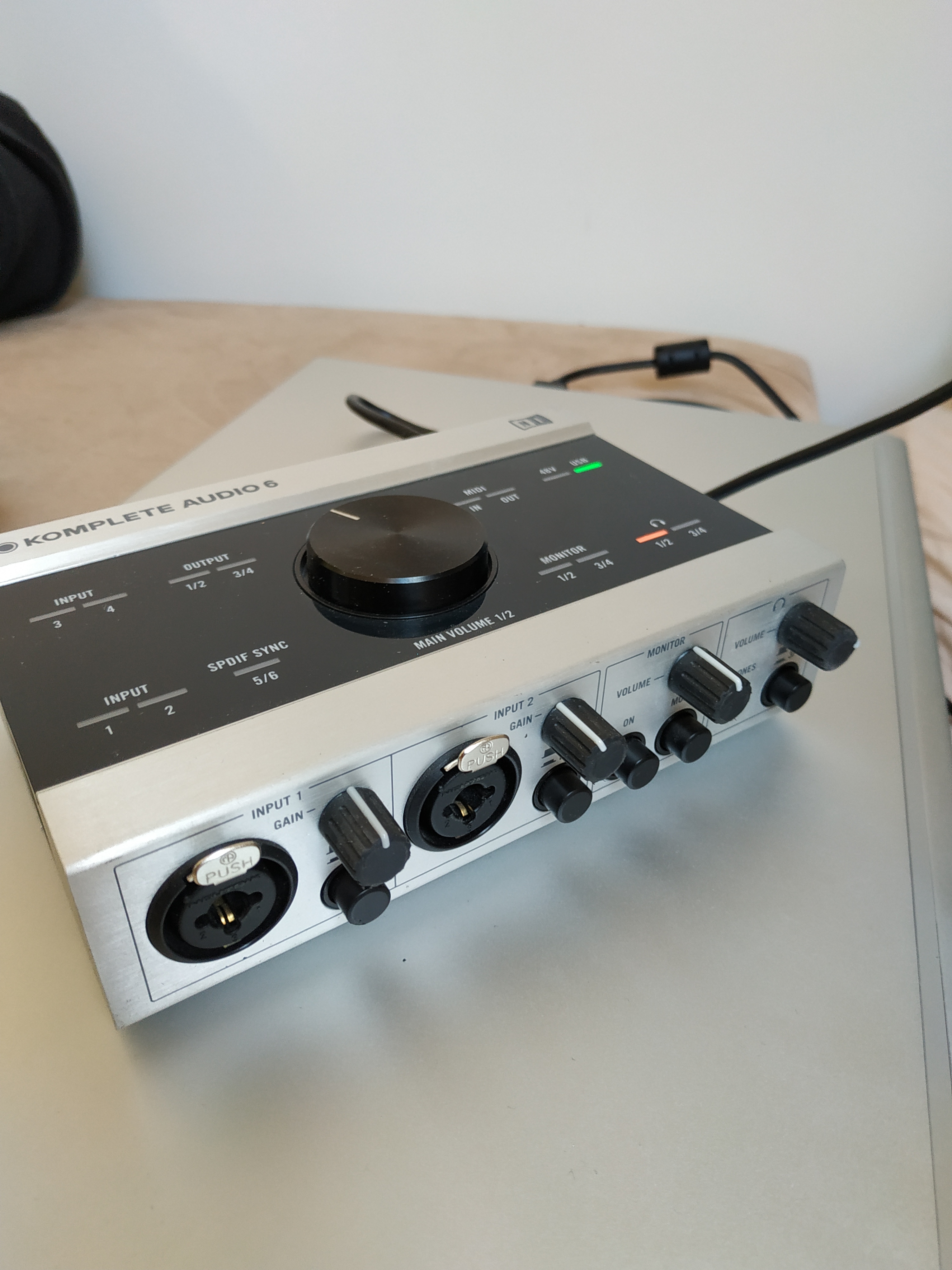 Komplete Audio 6 - Native Instruments Komplete Audio 6 - Audiofanzine