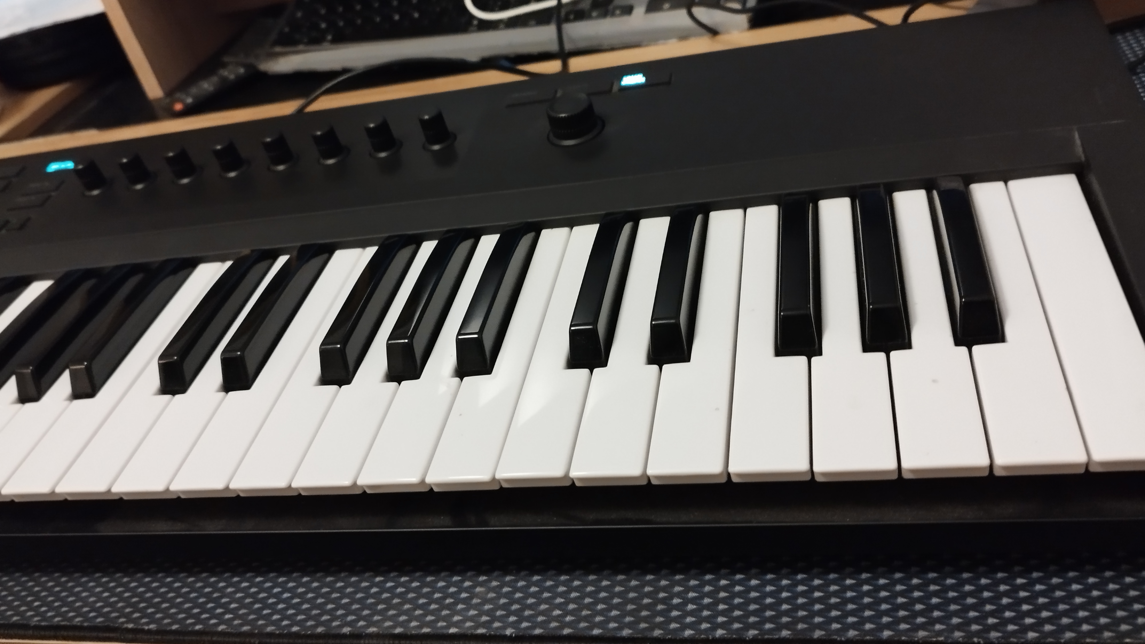 Komplete Kontrol A49 - Native Instruments Komplete Kontrol A49 ...