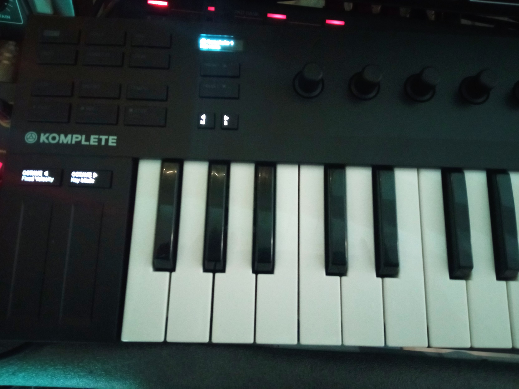 Komplete Kontrol M32 - Native Instruments Komplete Kontrol M32 ...
