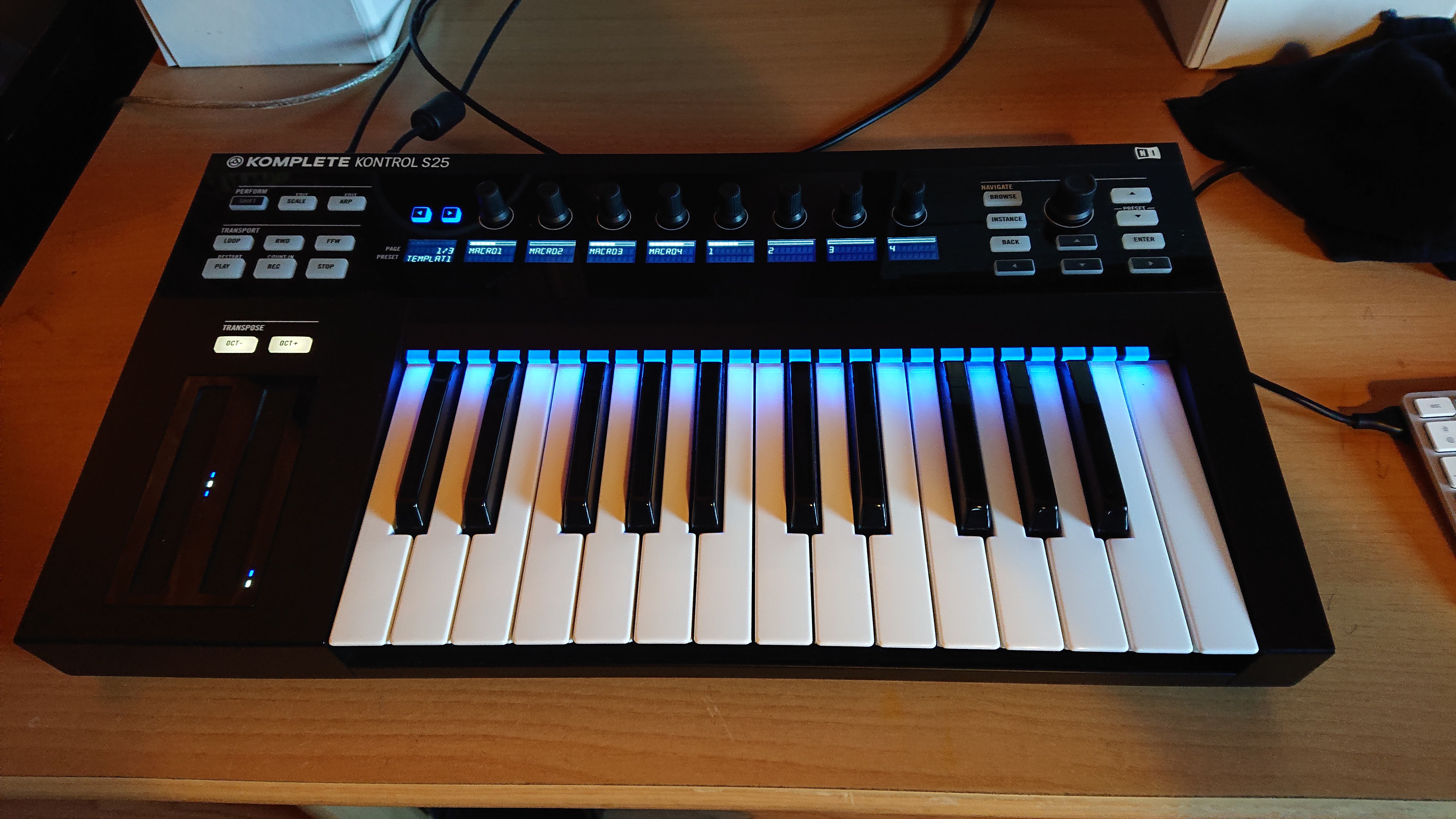 Komplete Kontrol S25 - Native Instruments Komplete Kontrol S25 ...