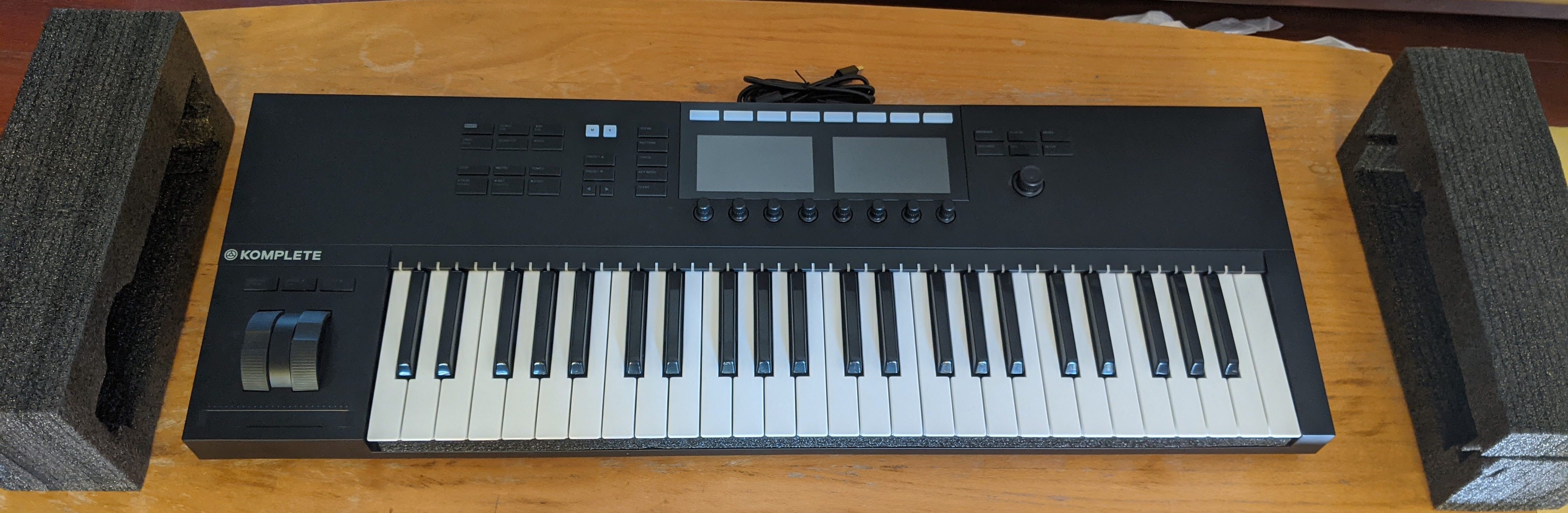 Komplete Kontrol S49 mk2 Native Instruments - Audiofanzine