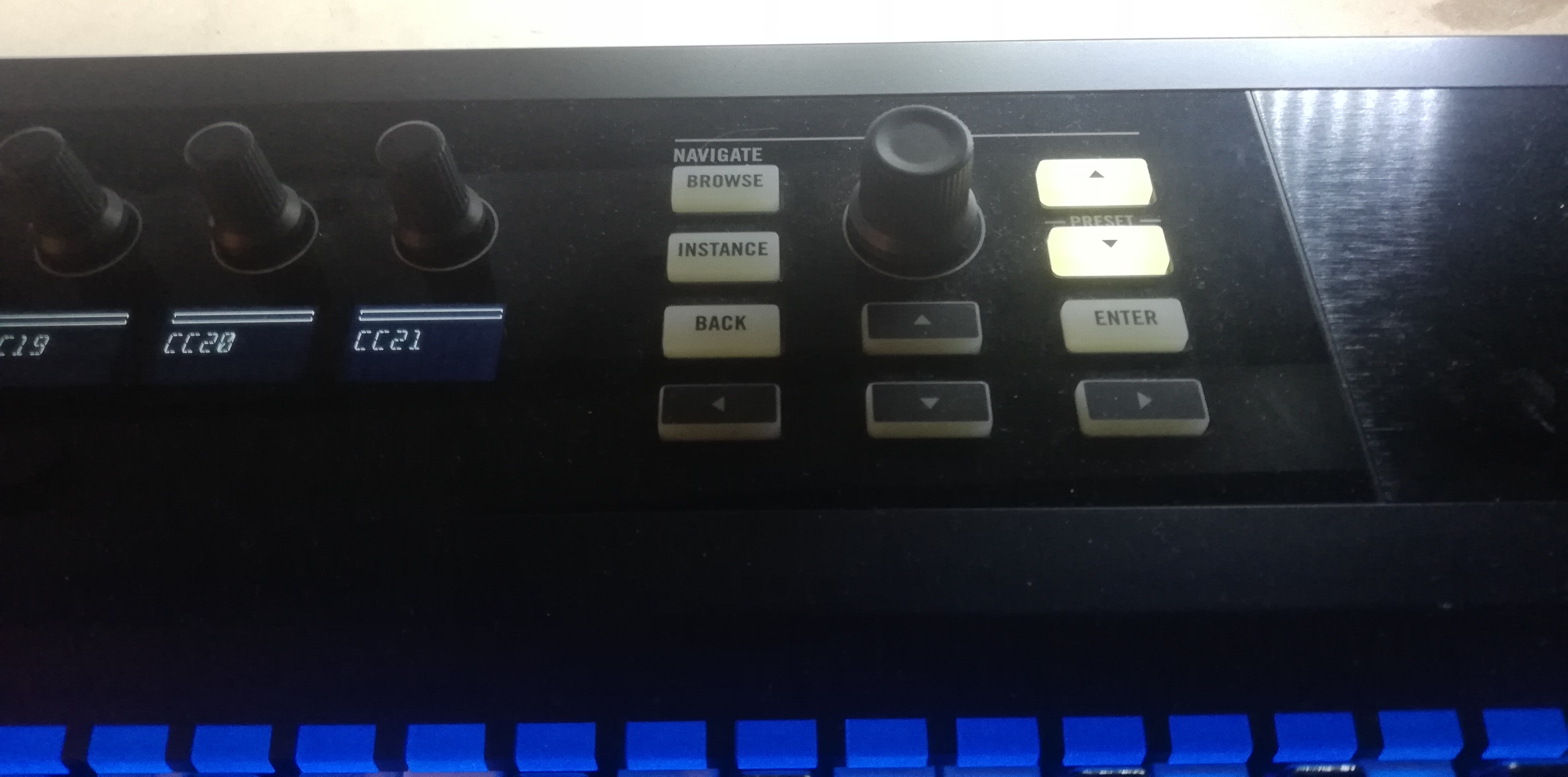 Komplete Kontrol S61 - Native Instruments Komplete Kontrol S61 ...