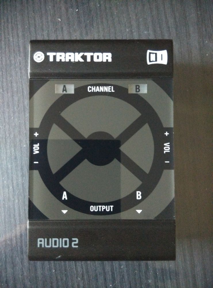 TRAKTOR AUDIO 2 - Native Instruments Traktor Audio 2 - Audiofanzine