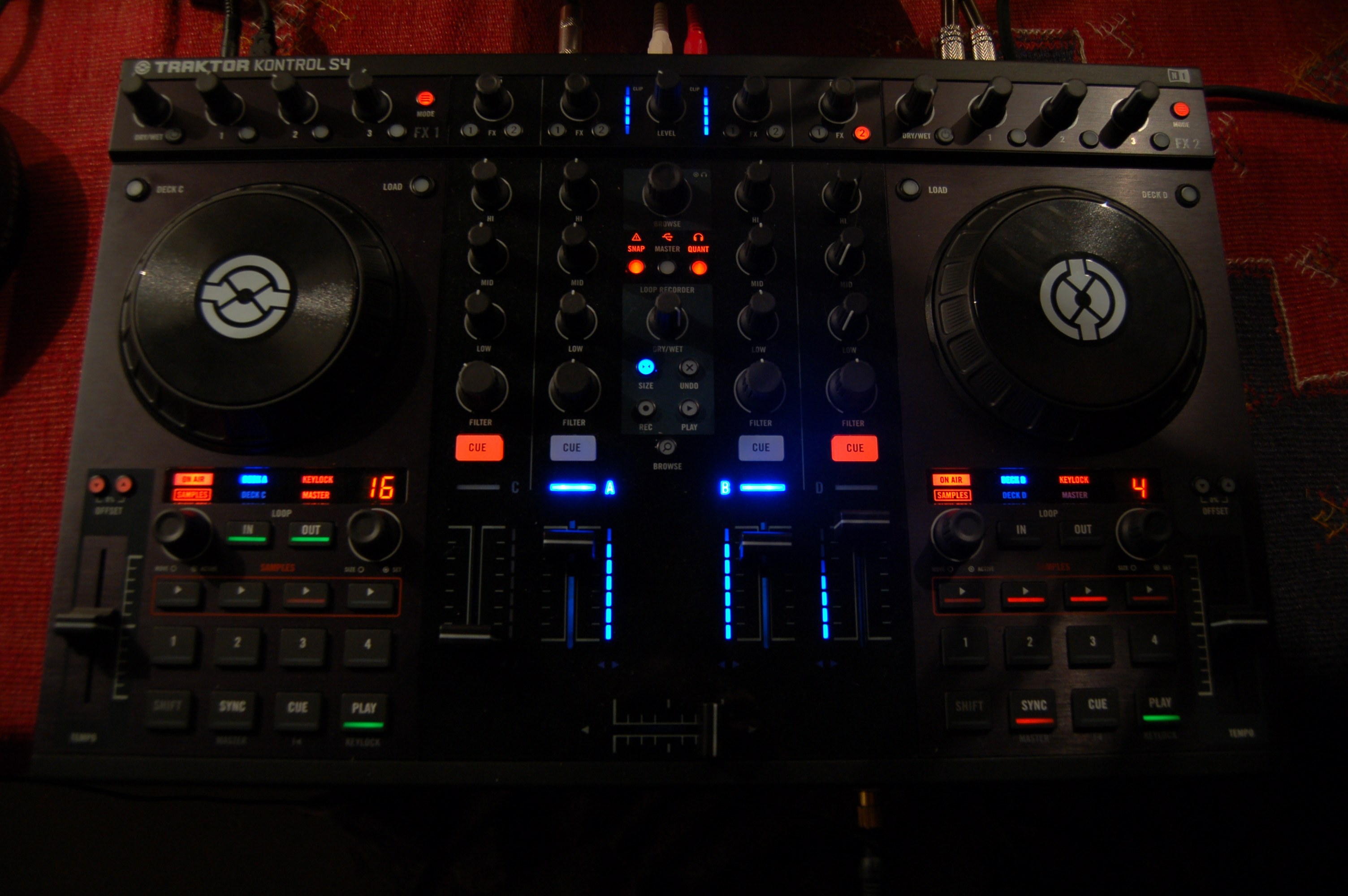 Photo Native Instruments Traktor Kontrol S4 : Traktor s4 20 (#149878 ...