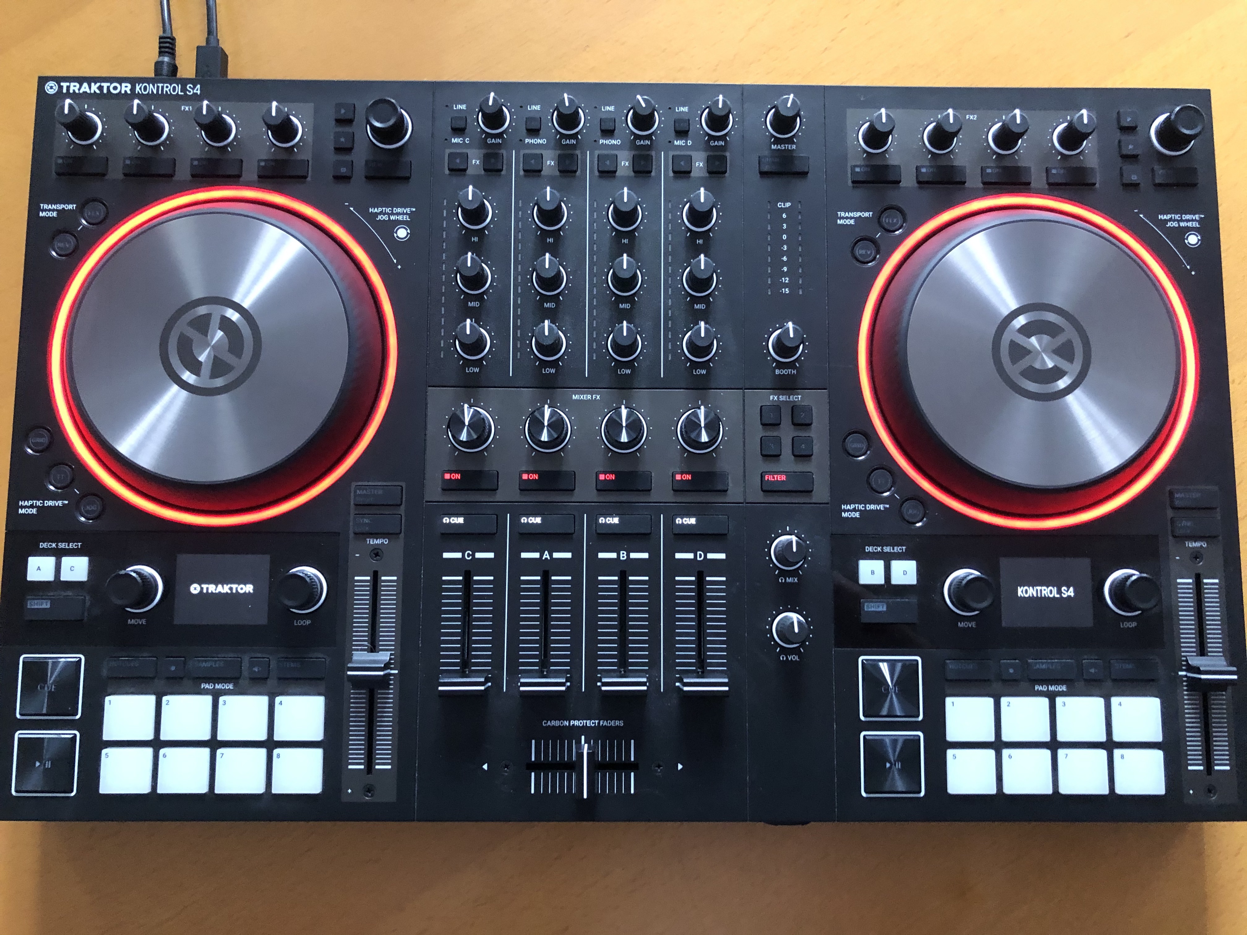Traktor Kontrol S4 - Native Instruments Traktor Kontrol S4 - Audiofanzine