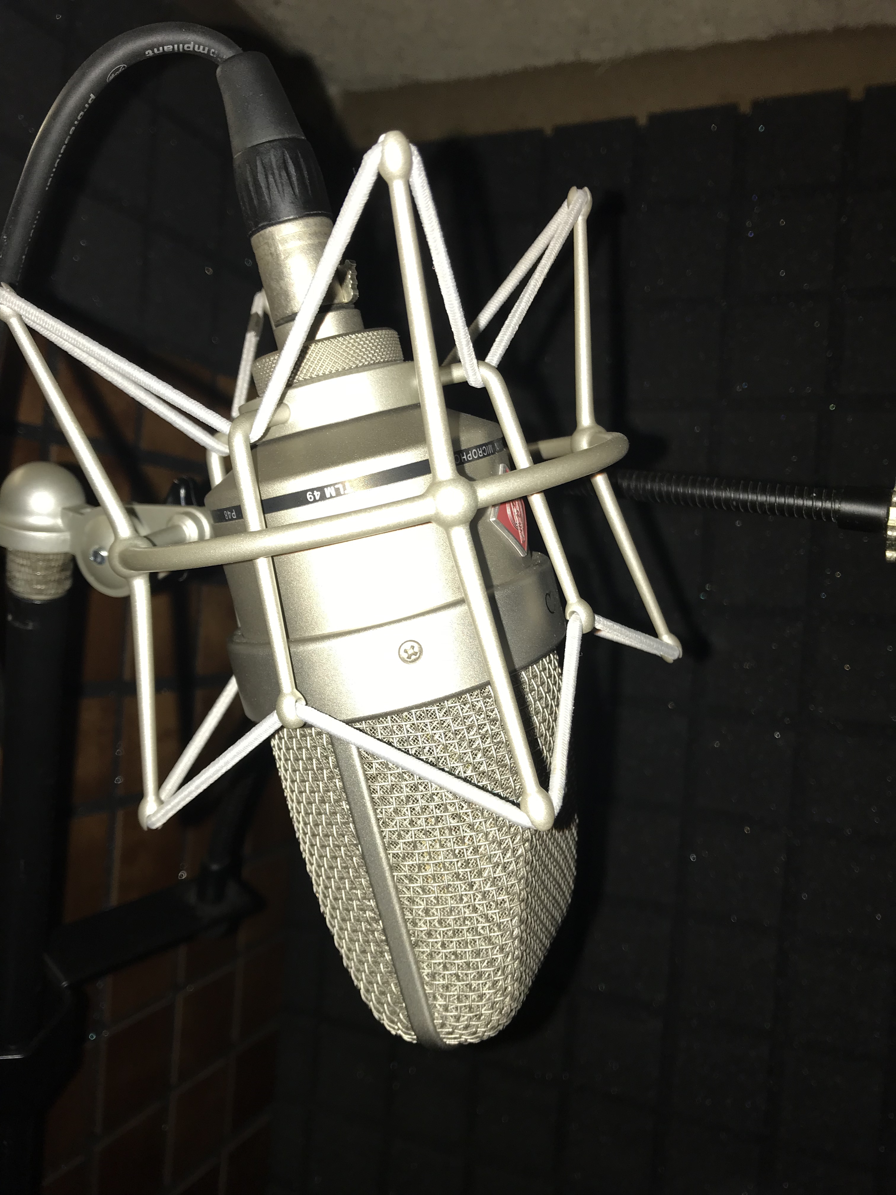 Neumann TLM49 (Ile-de-France) - Audiofanzine