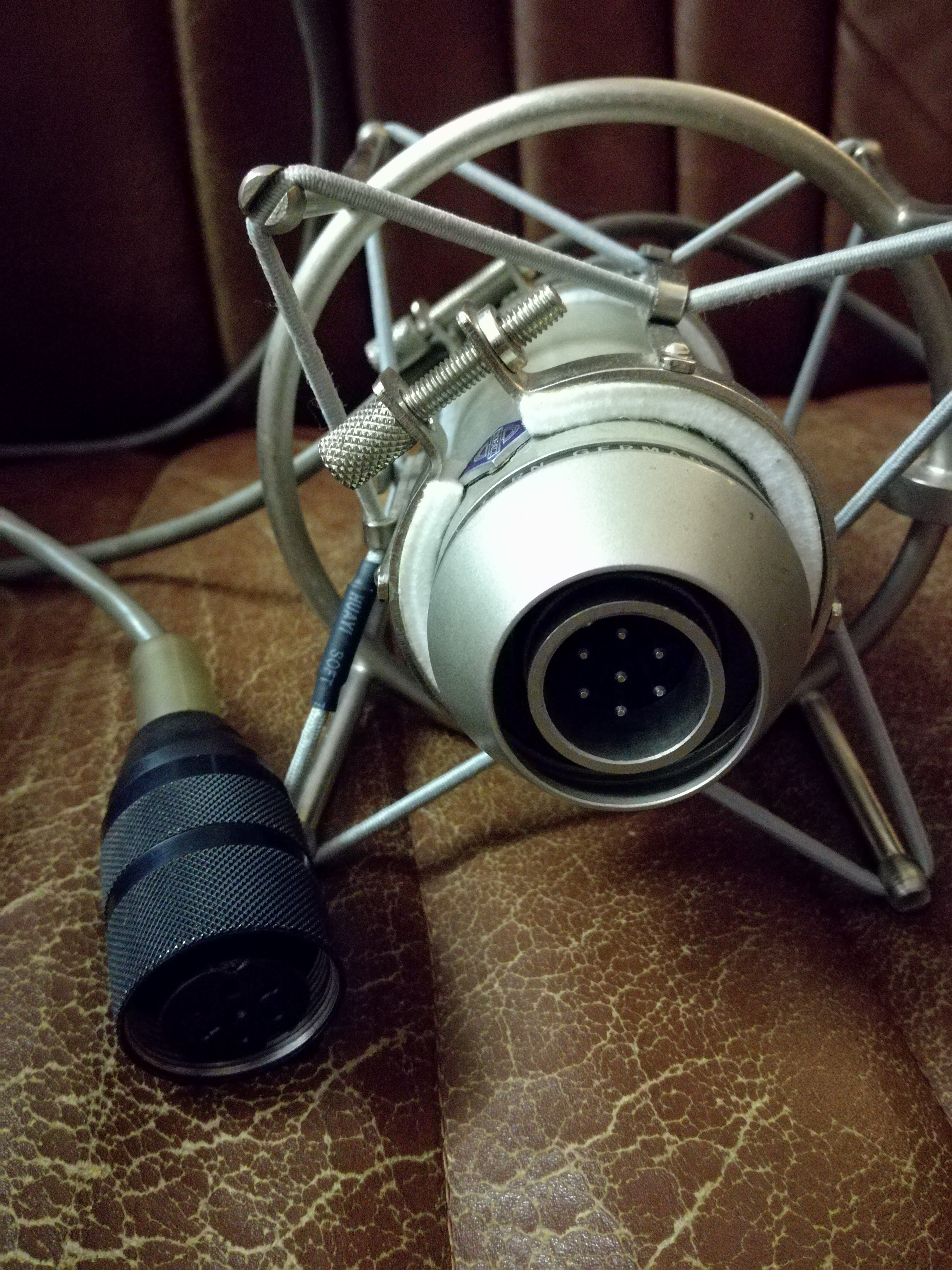 U 87 - Neumann U 87 - Audiofanzine