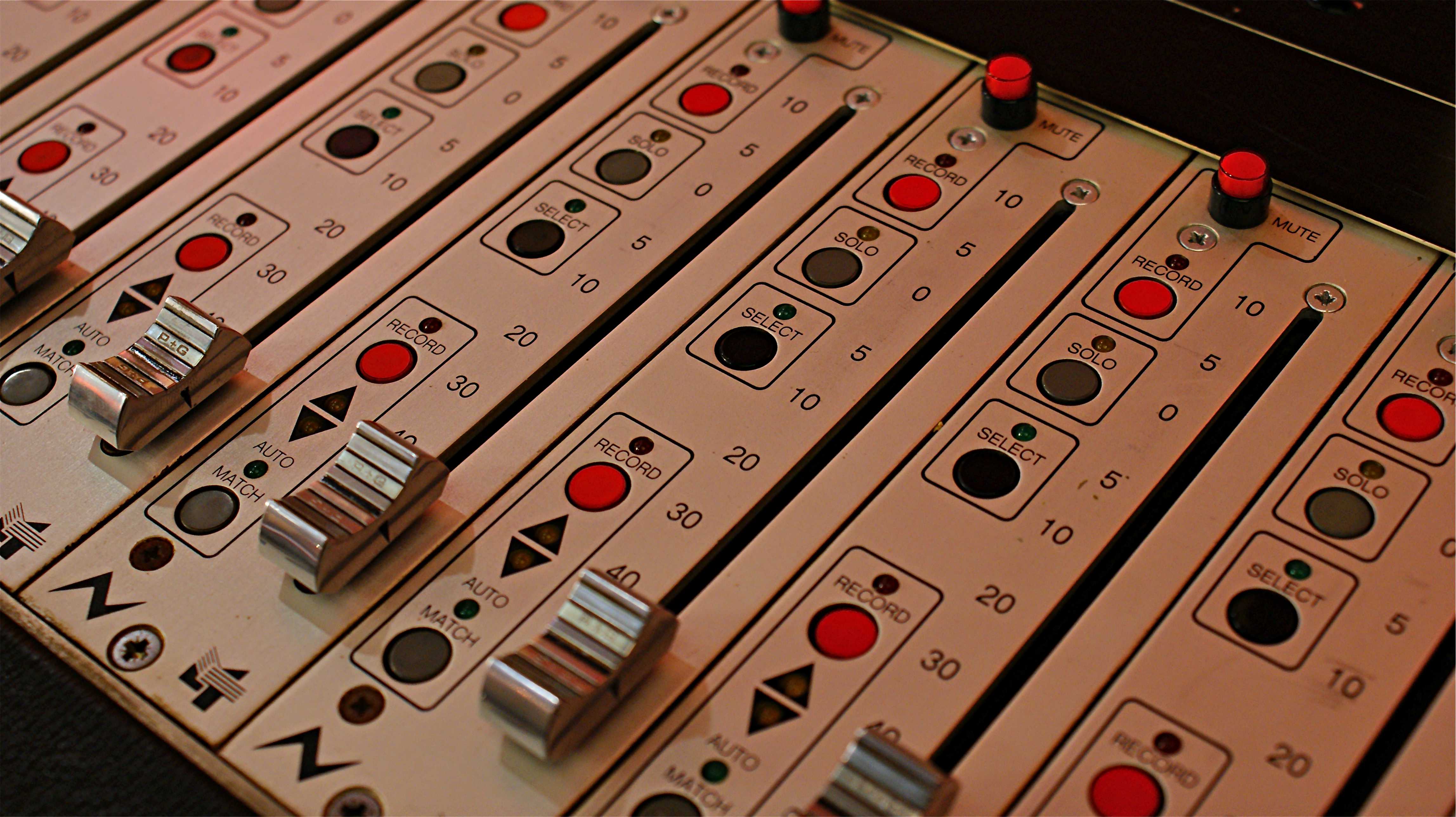 Photo Neve VR LEGEND 72 : Neve VR LEGEND 72 (25675) (#715974 ...