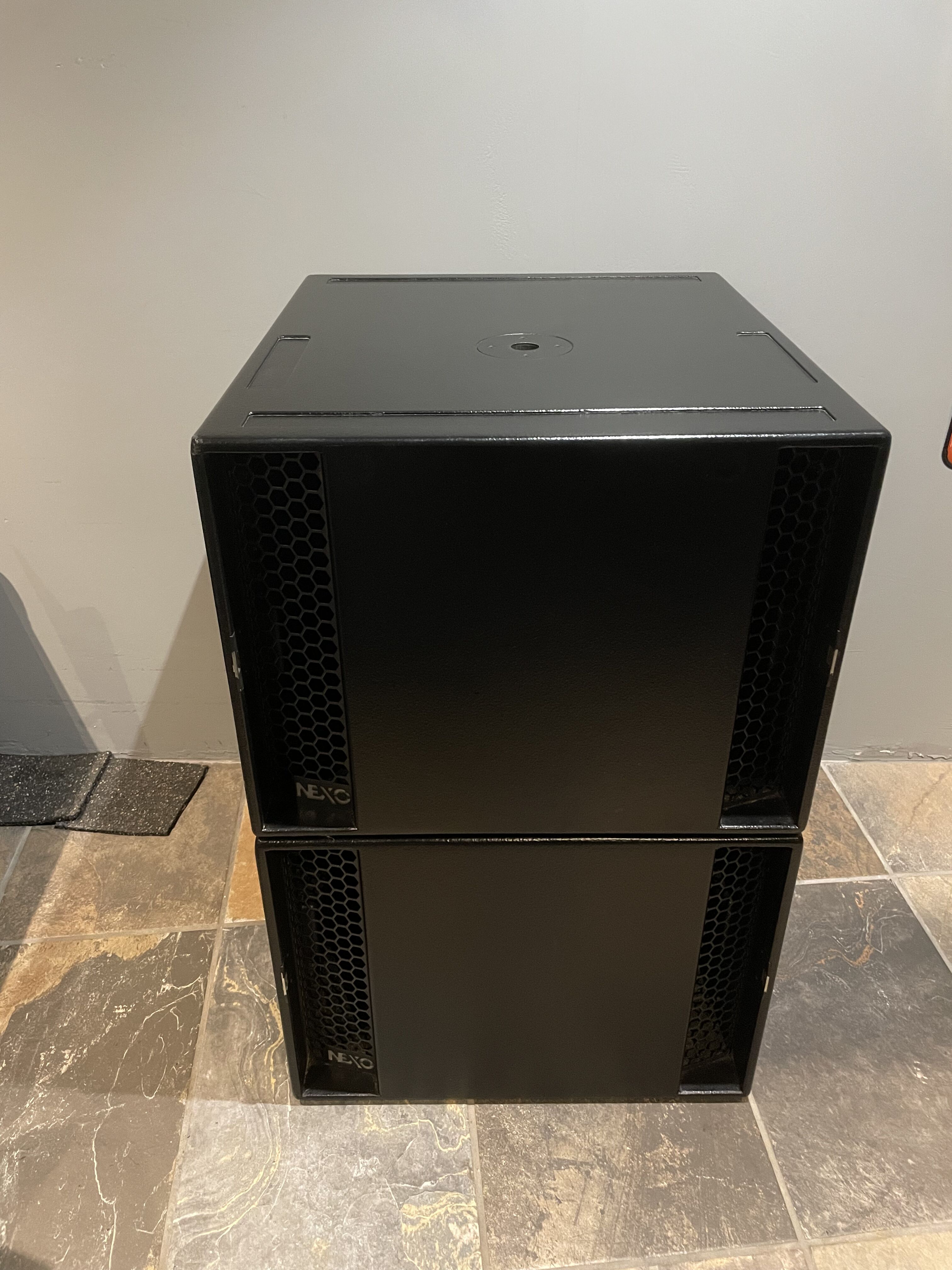 LS18 - Nexo LS18 - Audiofanzine