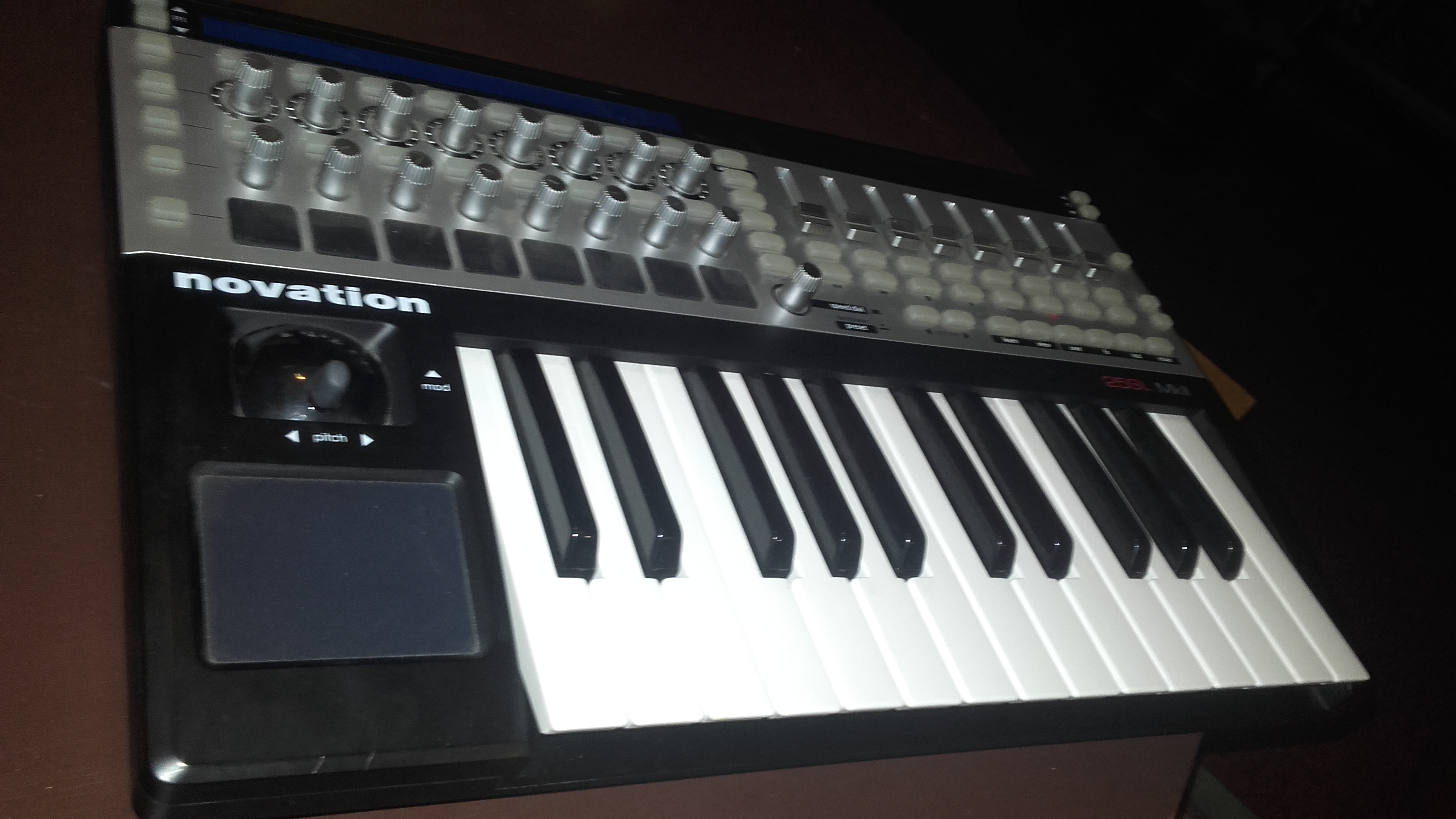 Novation Remote 25 SL MkII image (#1354015) - Audiofanzine Novation Remote 25 SL MkII image (#1354015) - Audiofanzine