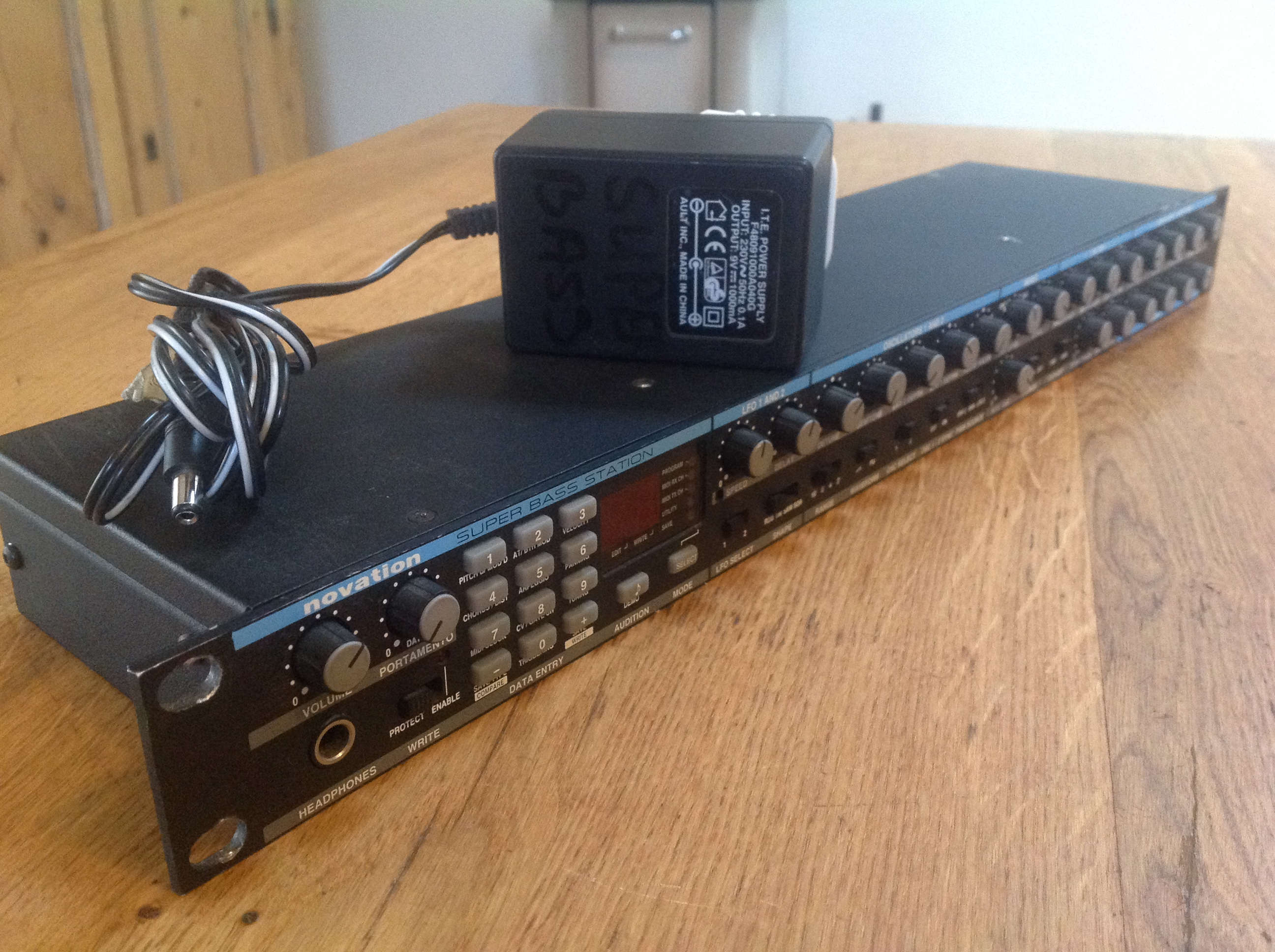 SUPER BASSSTATION - Novation Super BassStation - Audiofanzine