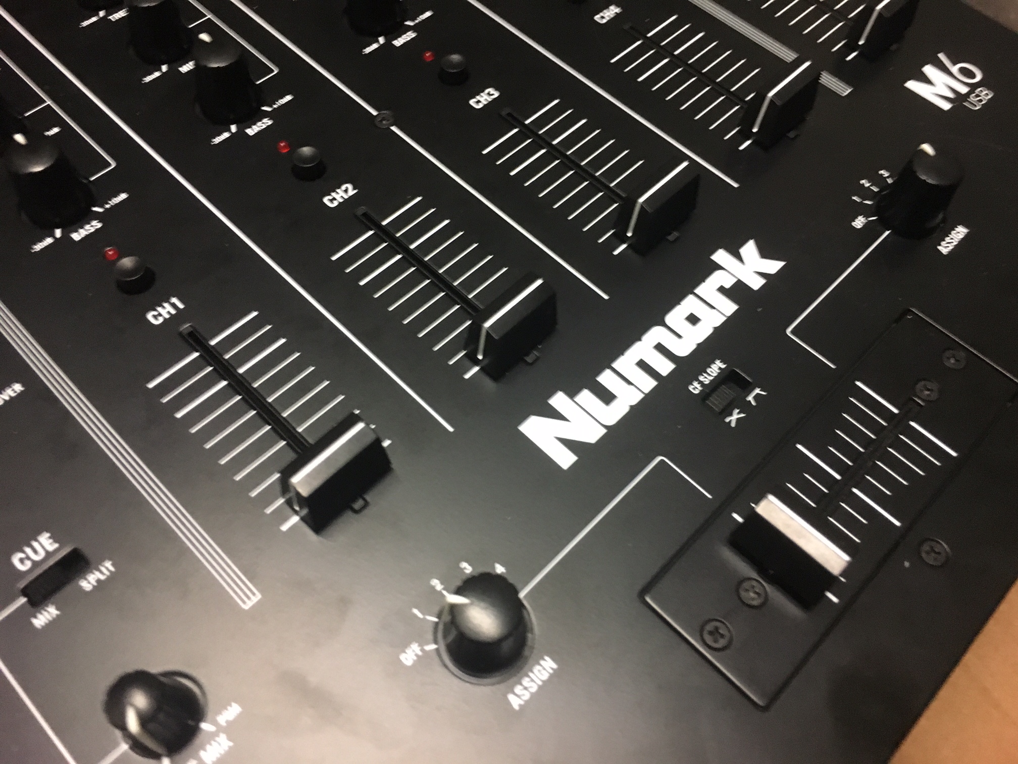 Numark M6 USB - Black image (#1866360) - Audiofanzine