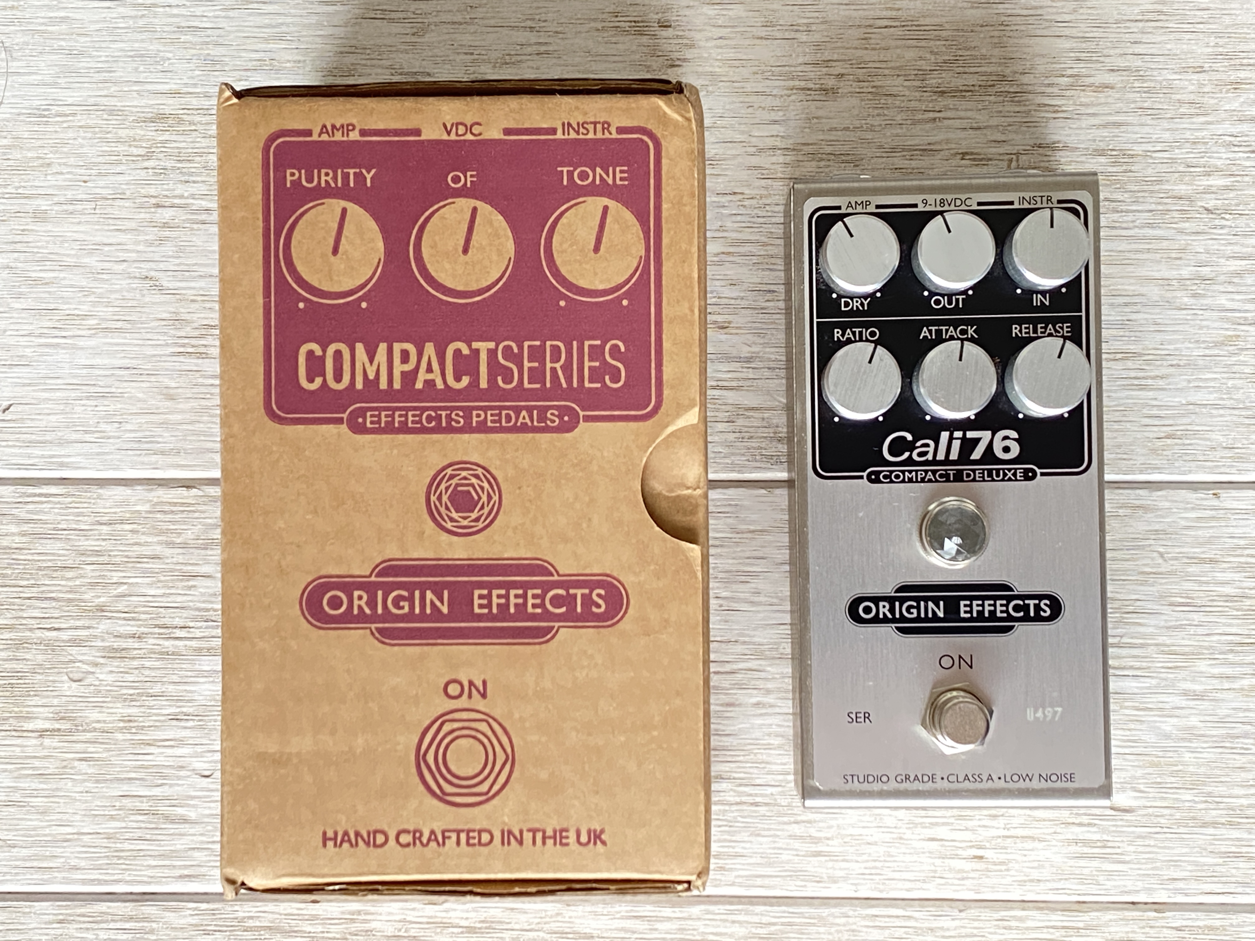 Cali76 Compact Deluxe - Origin Effects Cali76 Compact Deluxe - Audiofanzine