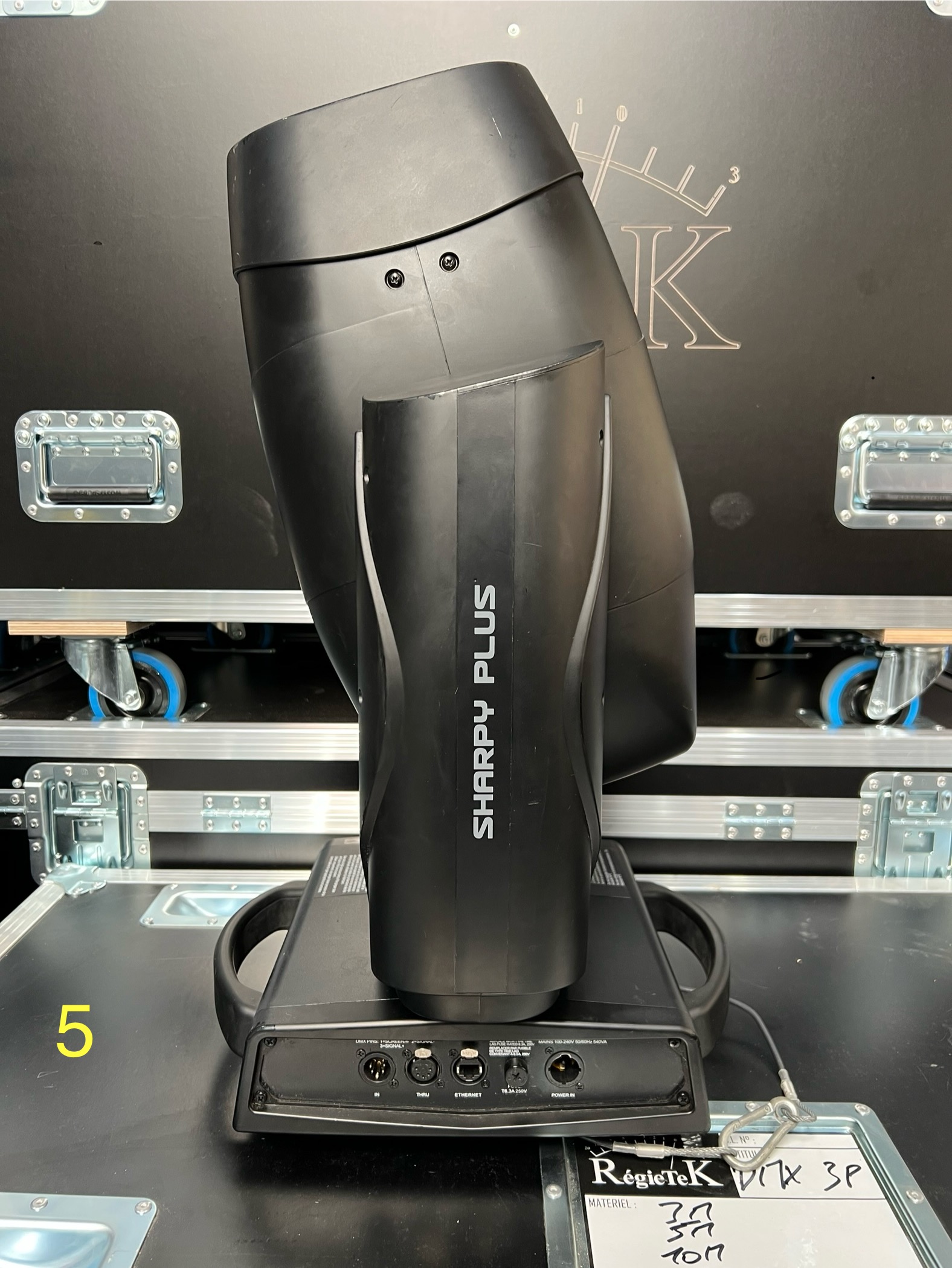 Lumiere Asservie spot sharpy plus (x2) (Ile-de-France) - Audiofanzine