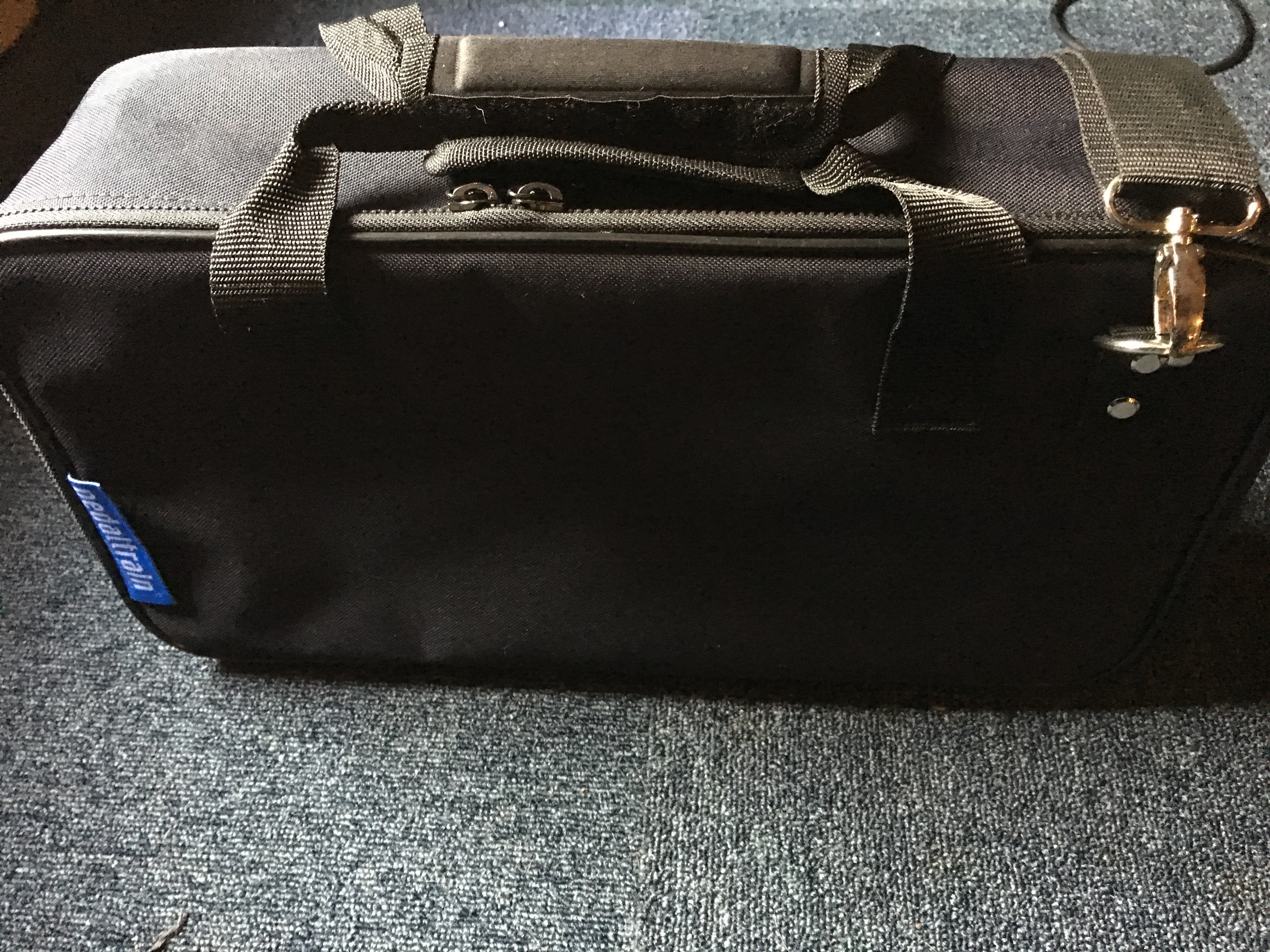 METRO 16 - Pedaltrain Metro 16 - Audiofanzine