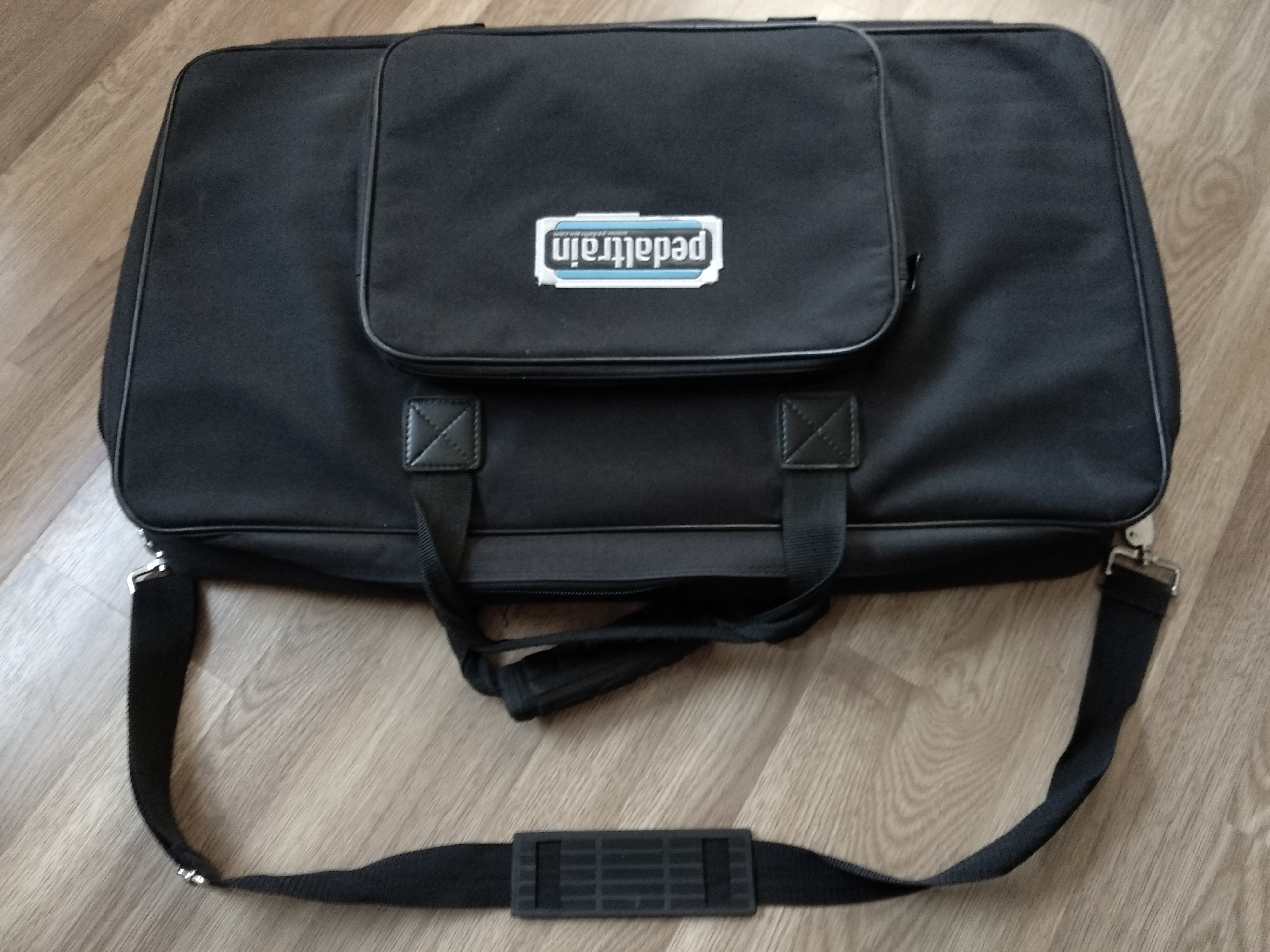 Pedaltrain 2 w/ Soft Case Pedaltrain - Audiofanzine