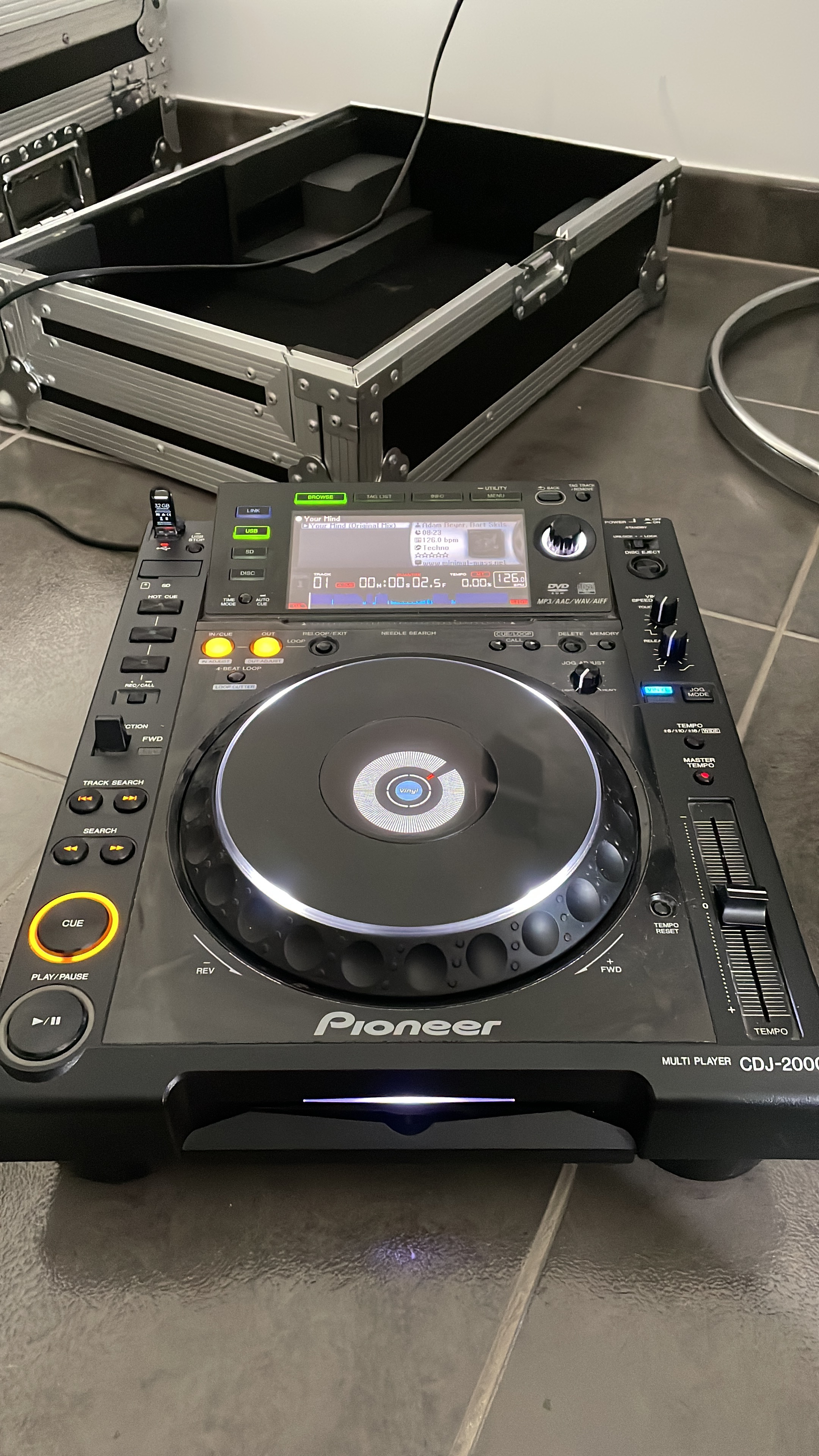 CDJ-2000 - Pioneer CDJ-2000 - Audiofanzine